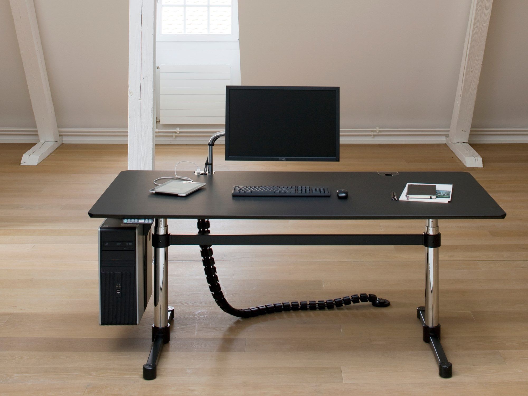 USM KITOS M | Height-adjustable office desk By USM