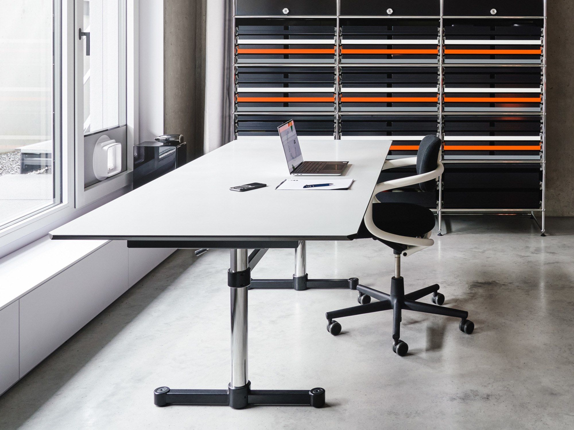 USM KITOS M Height-adjustable rectangular office desk By USM