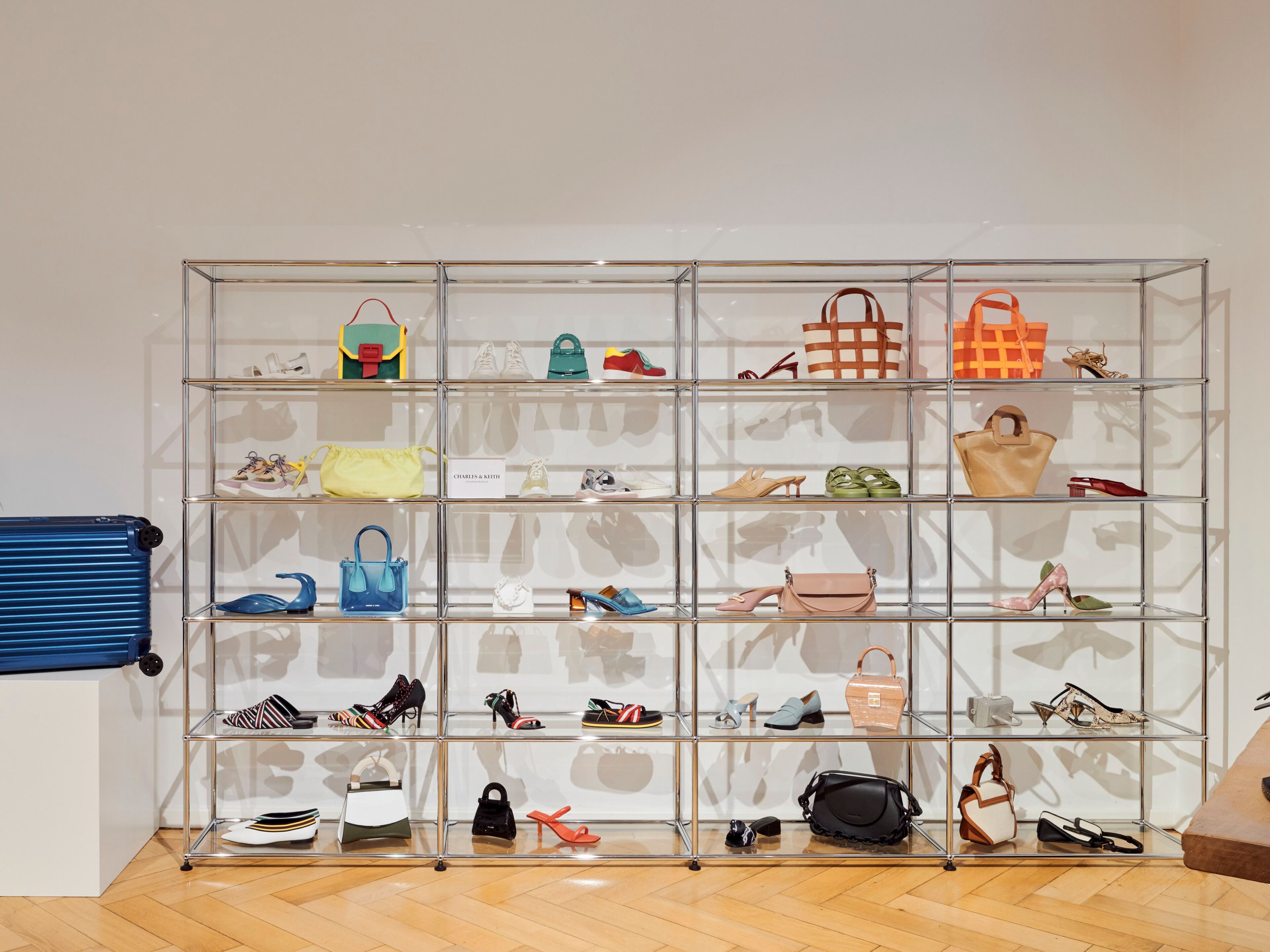 USM HALLER GLAS SHELVING AND SHOWCASES Sectional glass and steel ...