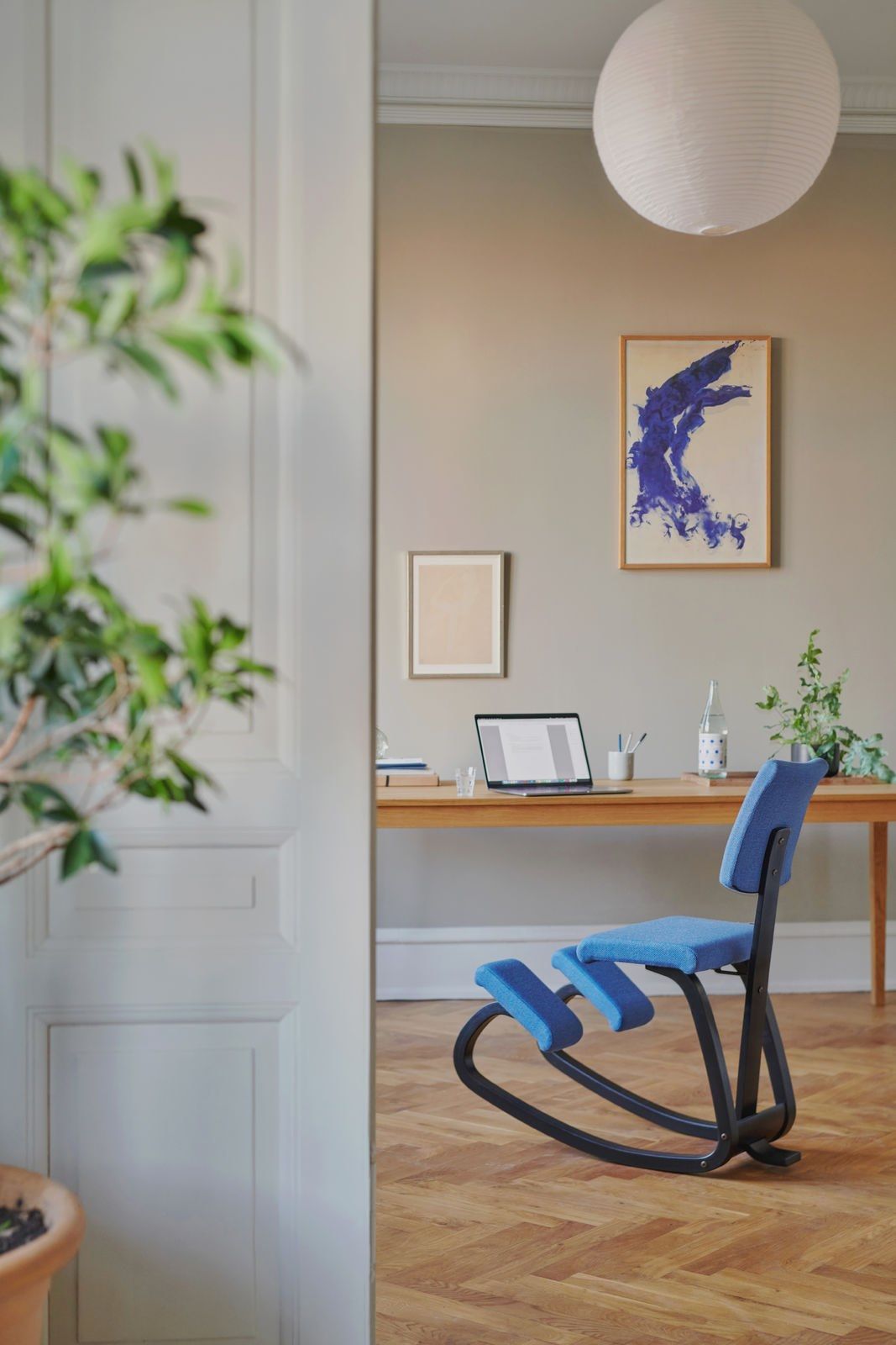 Sedia a dondolo ergonomica in legno e tessuto VARIABLE™ PLUS By Varier ...