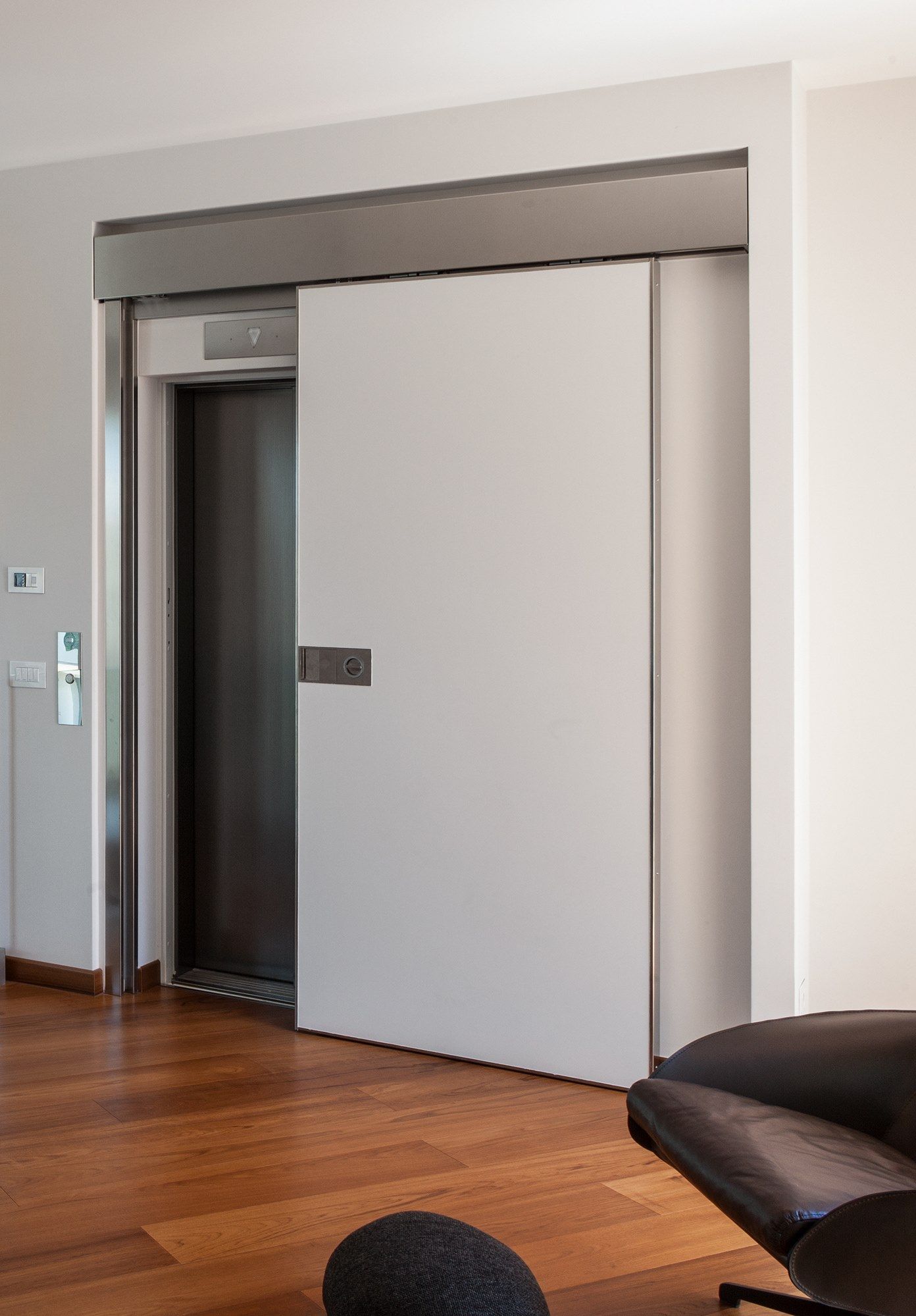 VELA Single panel sliding armored door By OIKOS VENEZIA