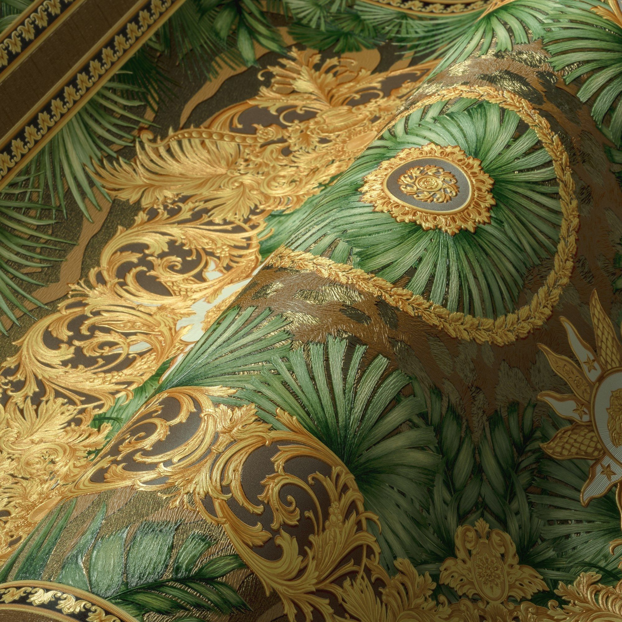 VERSACE V | Wallpaper with floral pattern By Architects Paper