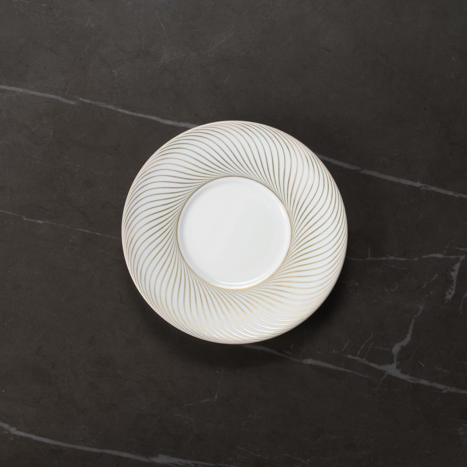 VERTIGE | Piatto cocktail By extranorm design Patrick Knoch