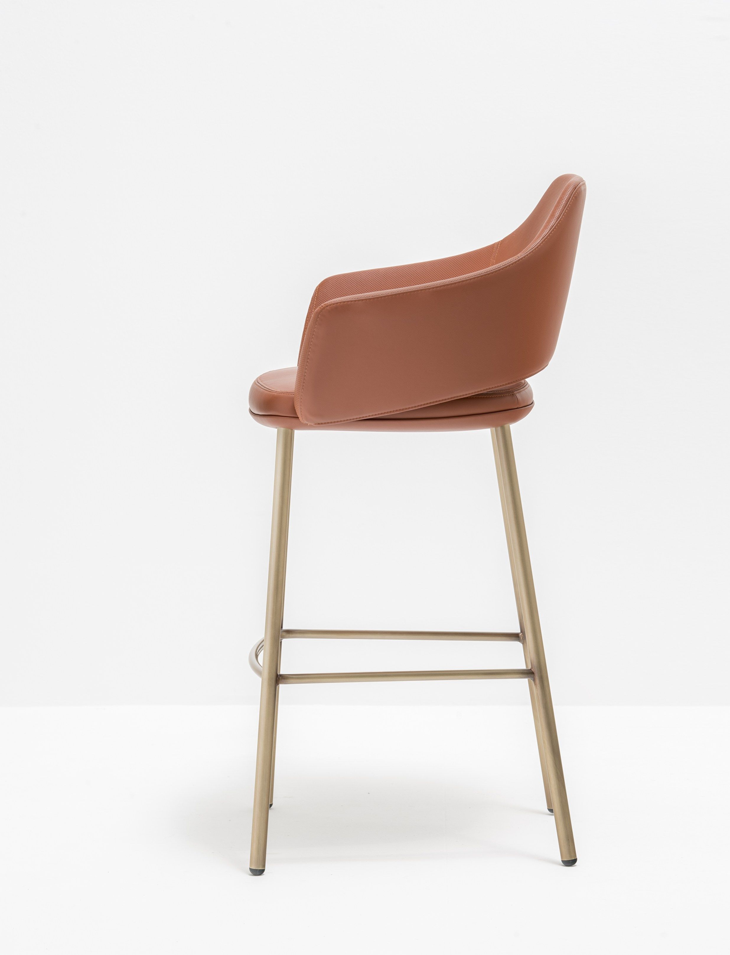 VIC 648 Stool By Pedrali | design Patrick Norguet