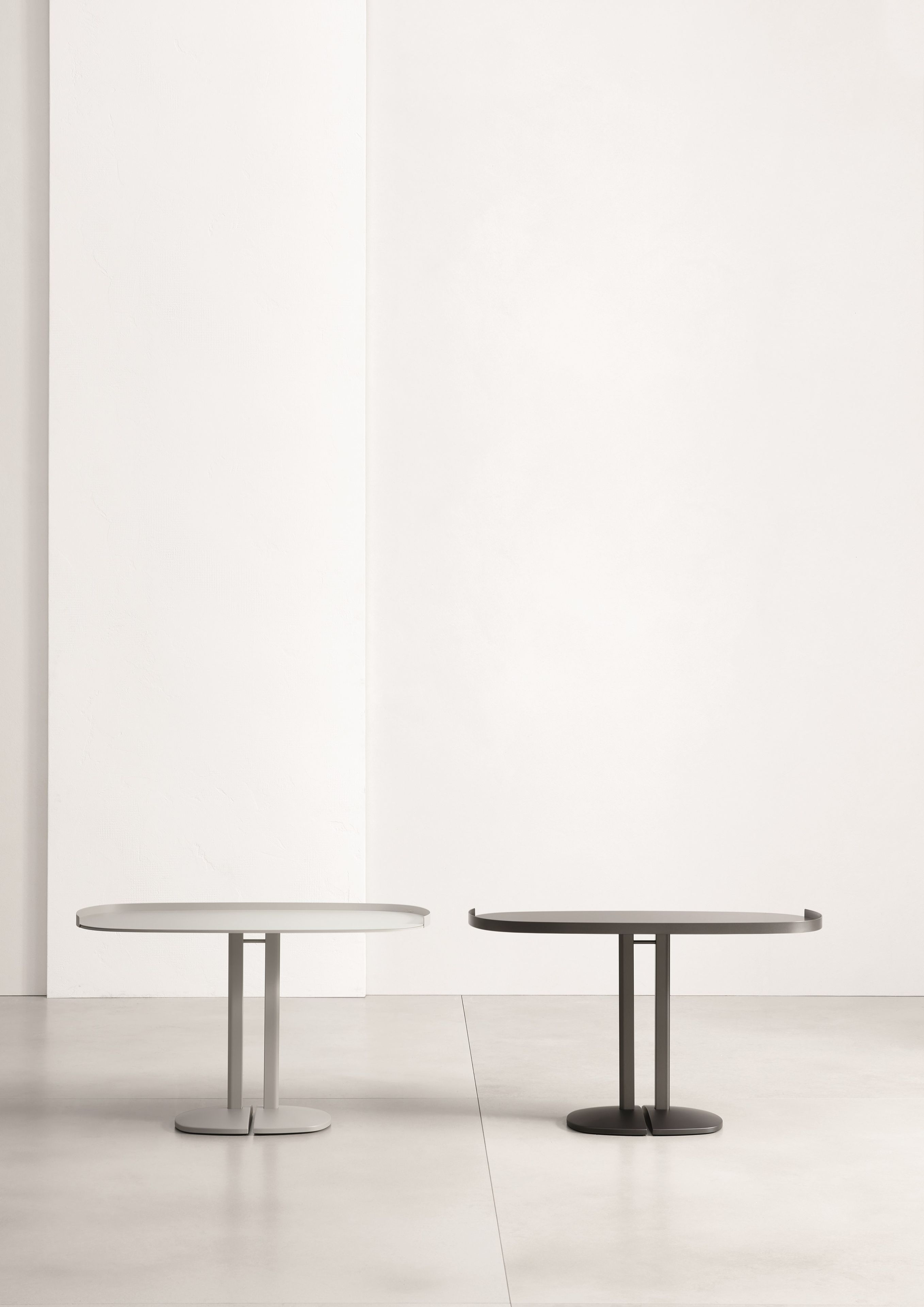 VICTORIA Metal side table By Flou