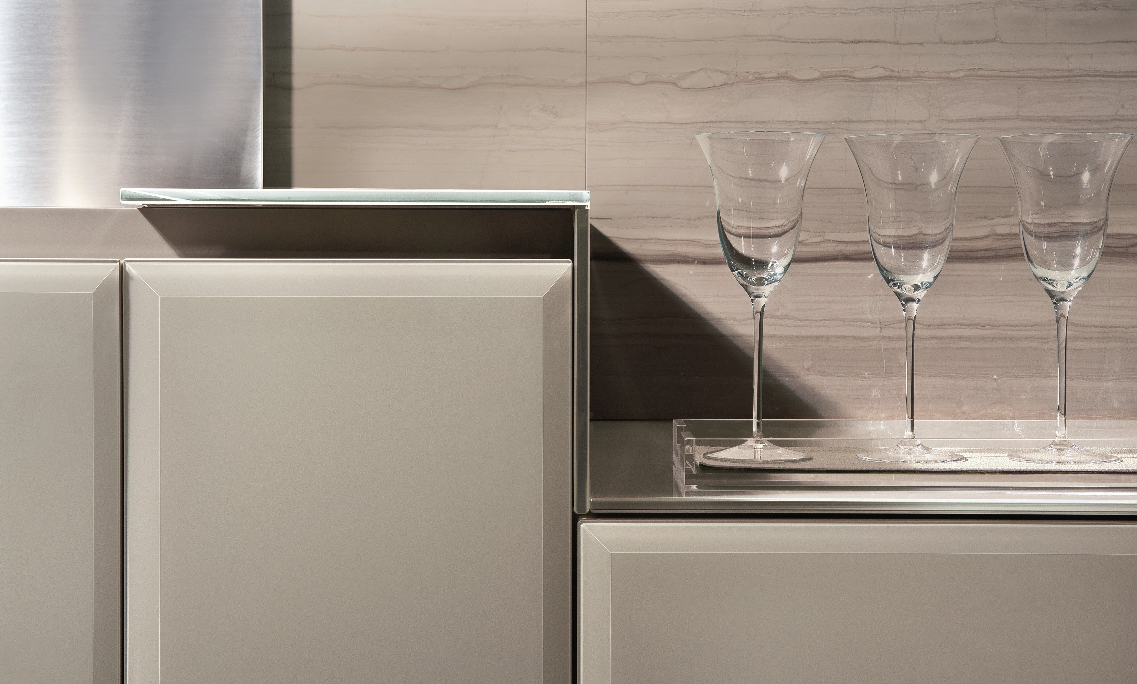 Cuisine intégrée en verre laqué VILLA GIULIA By FENDI CUCINE