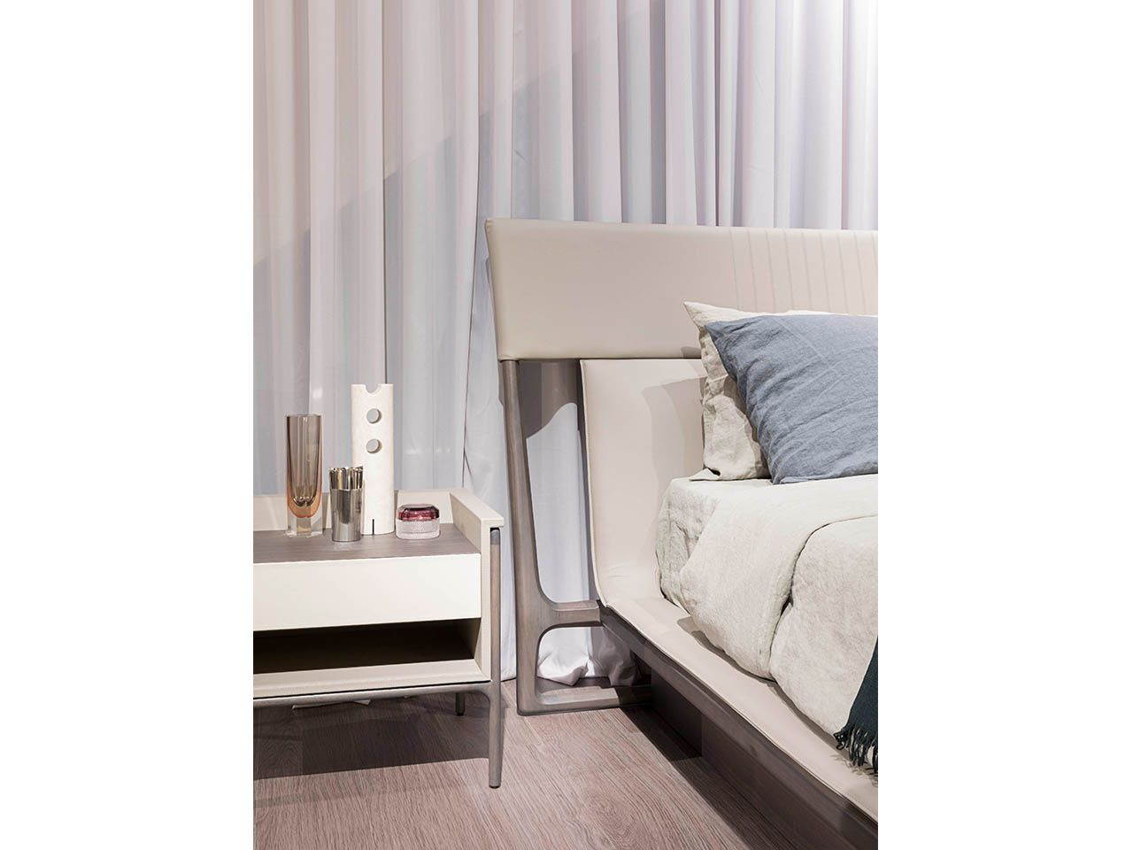 VINE Solid wood double bed with leather upholstered headboard By Turri ...