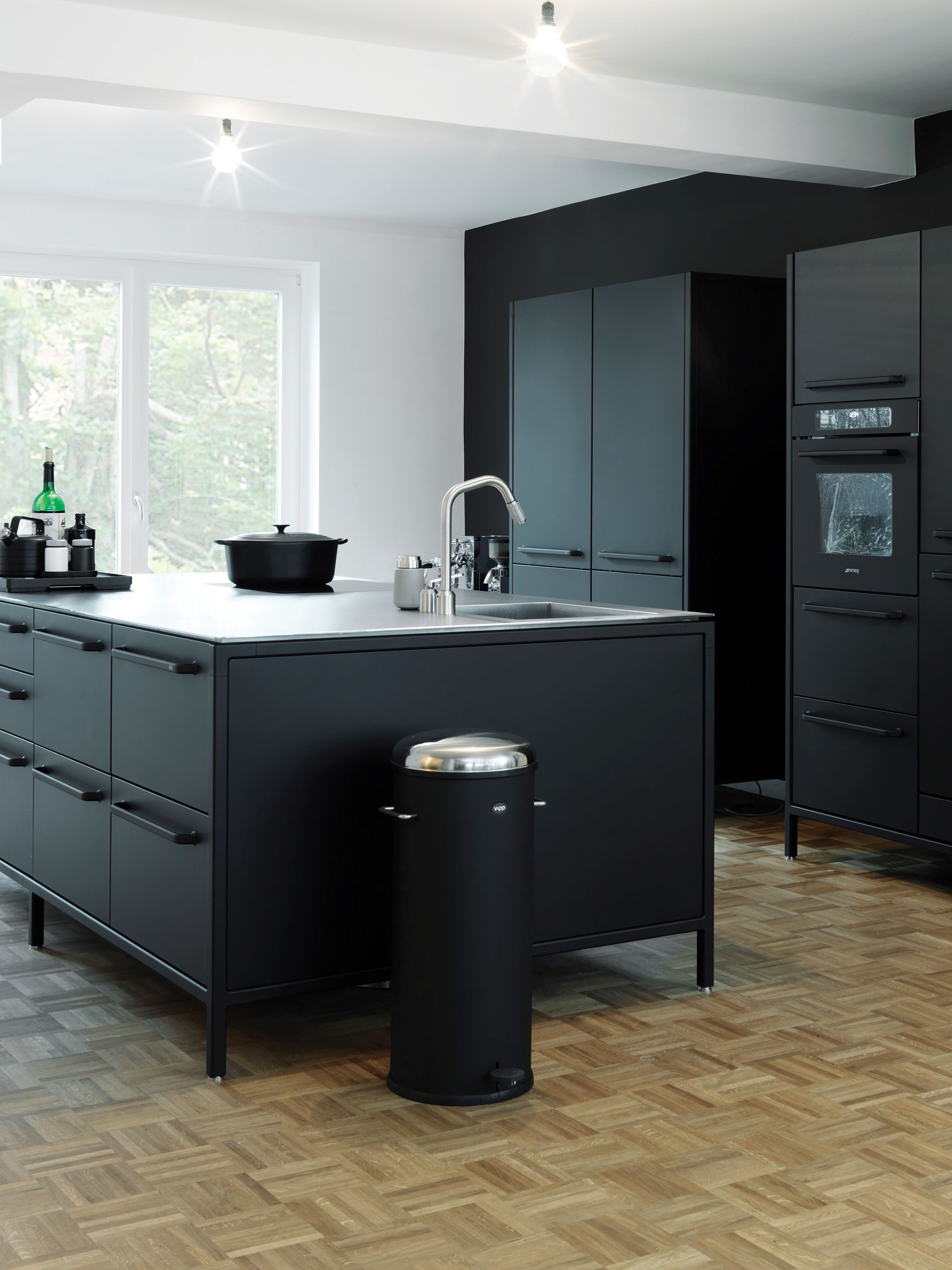 VIPP17 Steel kitchen bin By Vipp | design Holger Nielsen