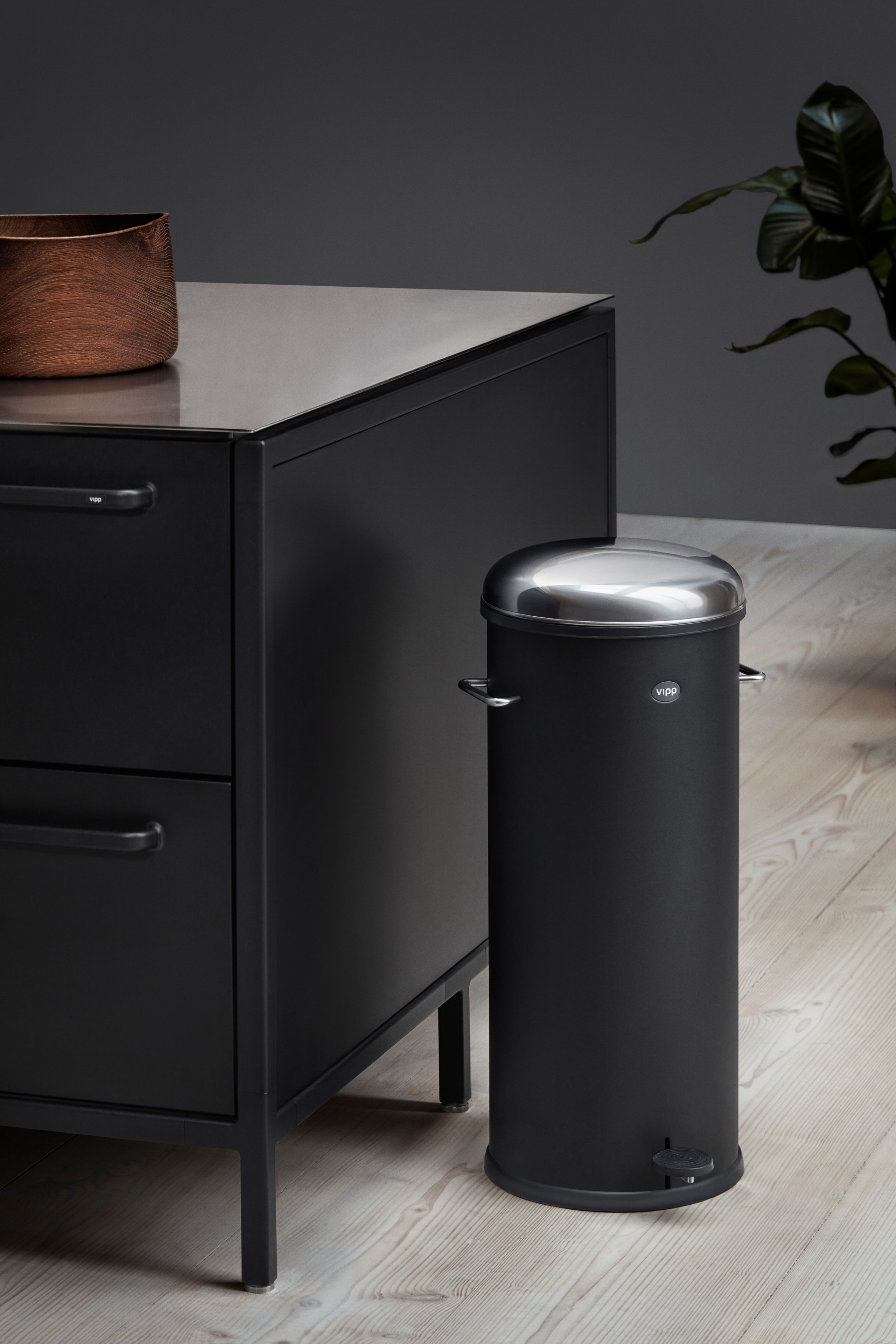 VIPP17 Steel kitchen bin By Vipp | design Holger Nielsen