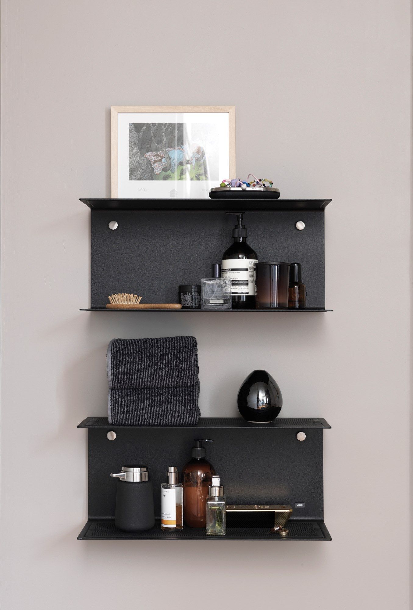 VIPP921/VIPP922 Powder coated aluminium wall shelf By Vipp