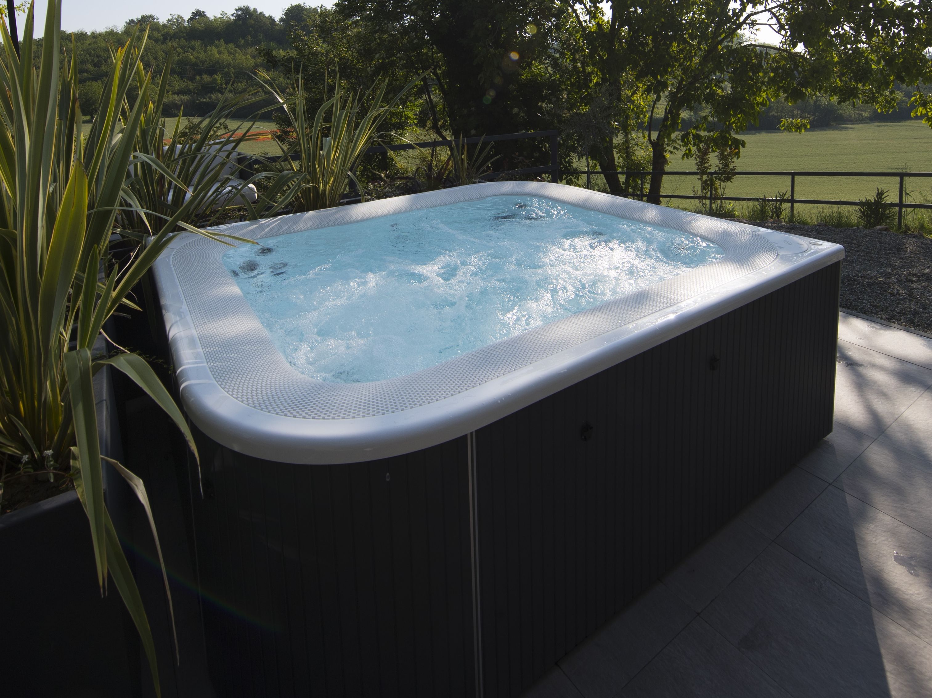 VIRTUS Hydromassage outdoor rectangular acrylic minipool By Jacuzzi ...