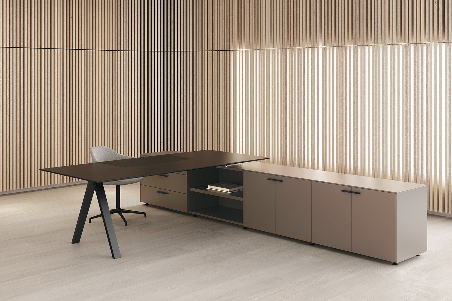 VIS DIRECTIONAL Executive desk By BK Contract | design Gabriel Teixidó