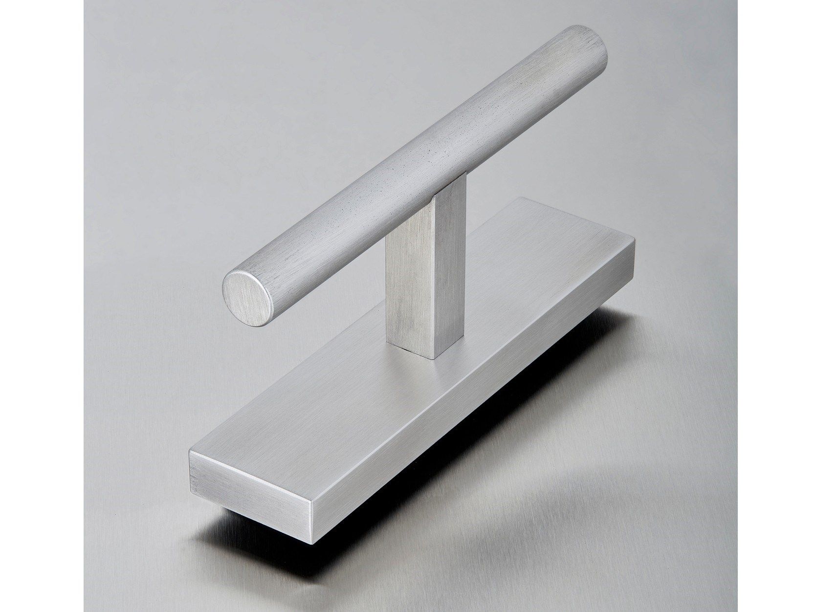 VITRUVIO TRONCA Stainless steel door handle on back plate By SECCO SISTEMI