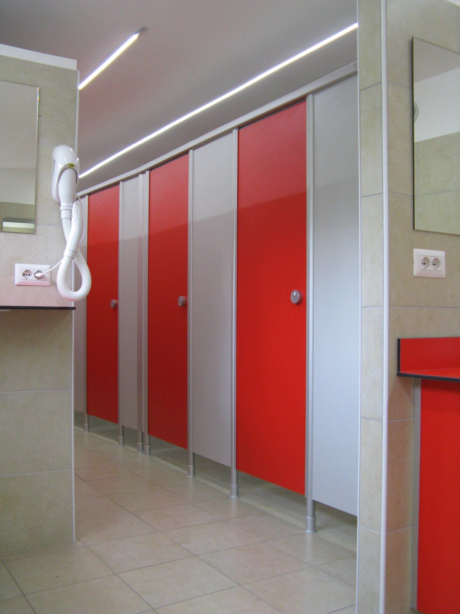 VK13 Parete divisoria per bagni in HPL By Schäfer Trennwandsysteme