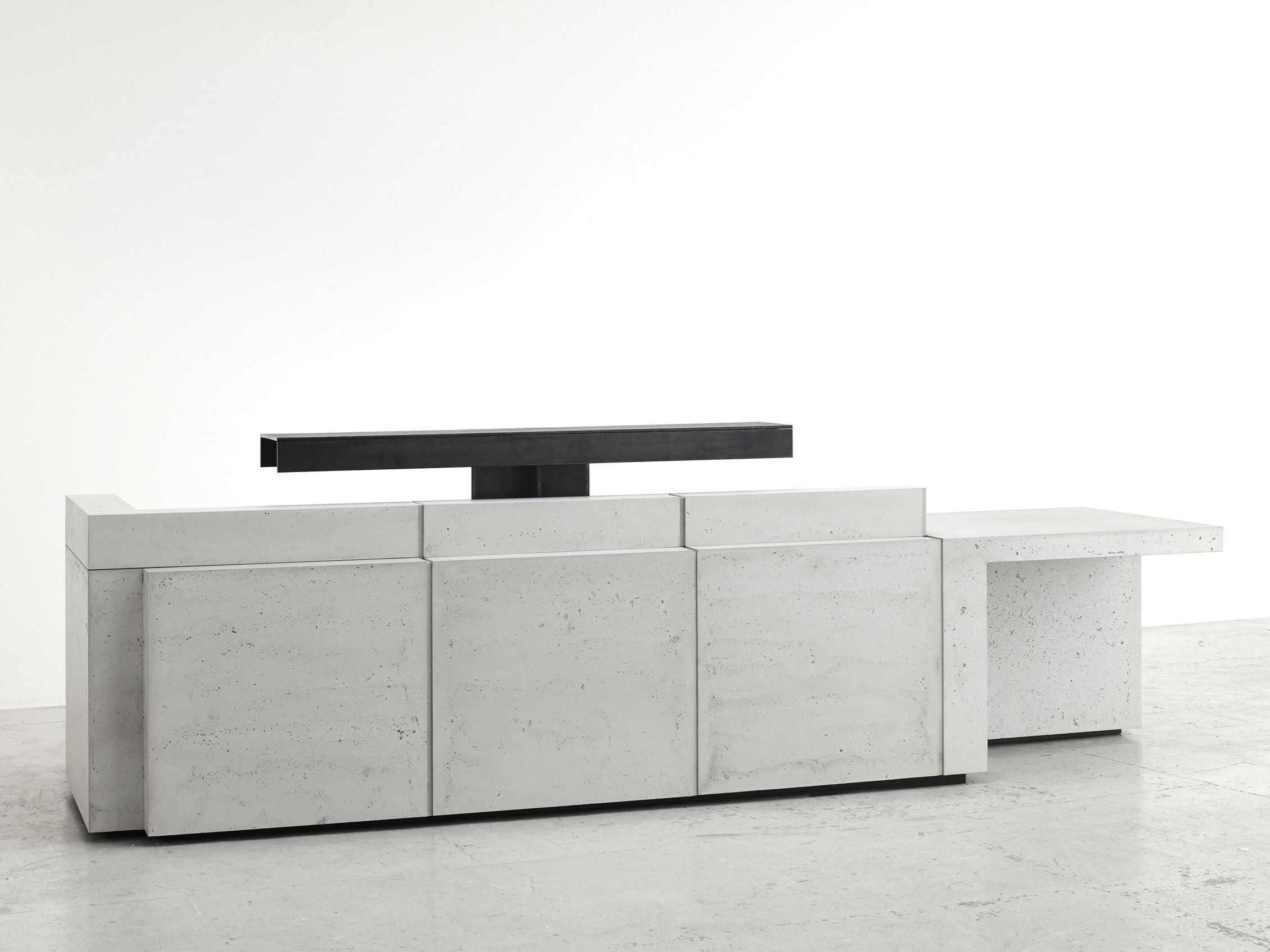 Modular lightweight concrete Office reception desk VOLUME By Isomi ...