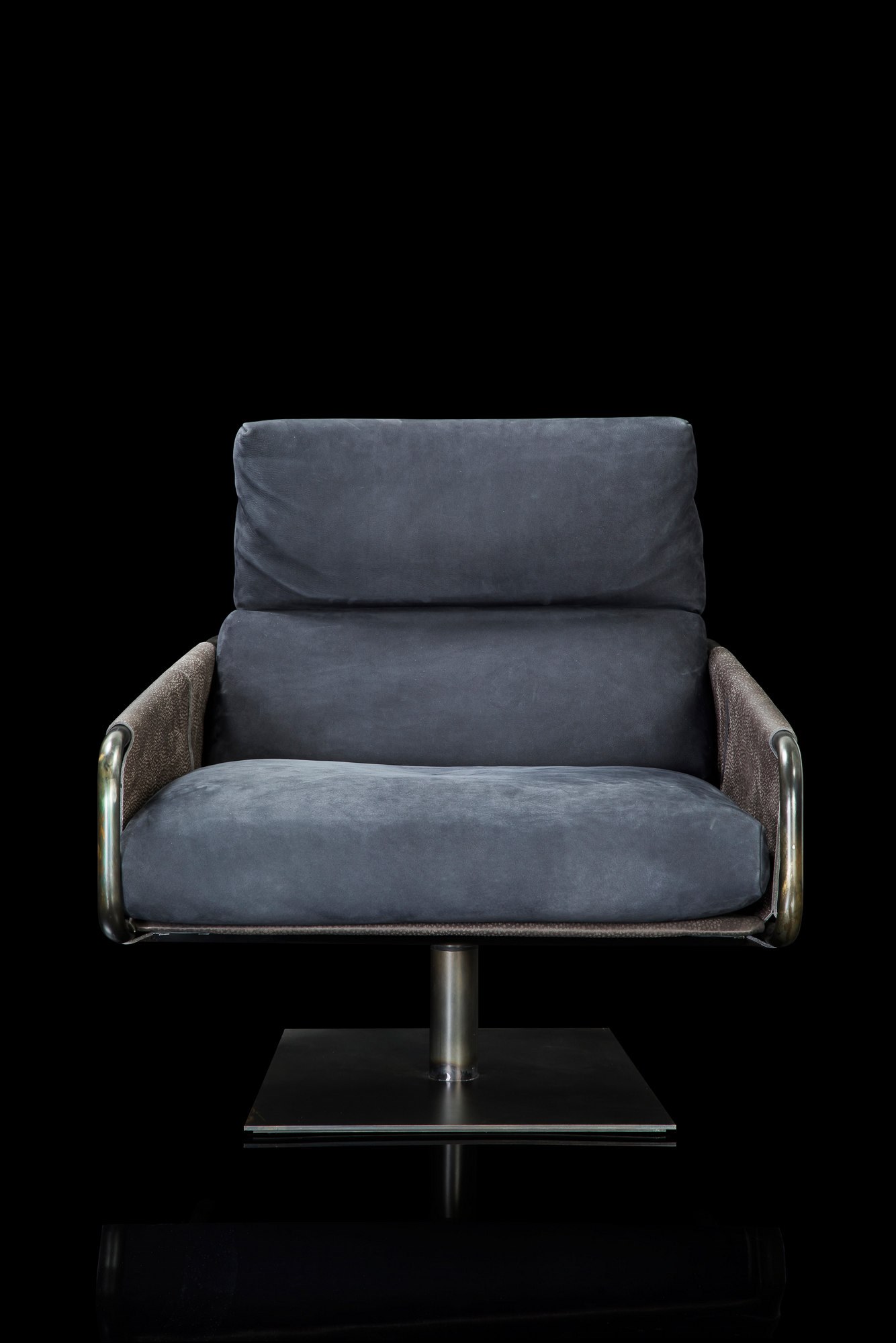 VOYAGE Swivel leather armchair with armrests By Henge | design Massimo ...