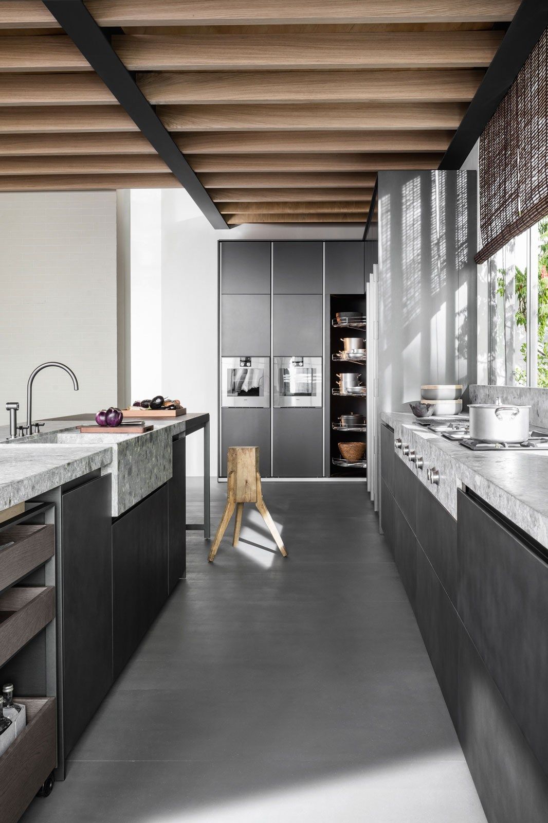 VVD | Cucina con isola By DADA design Vincent Van Duysen
