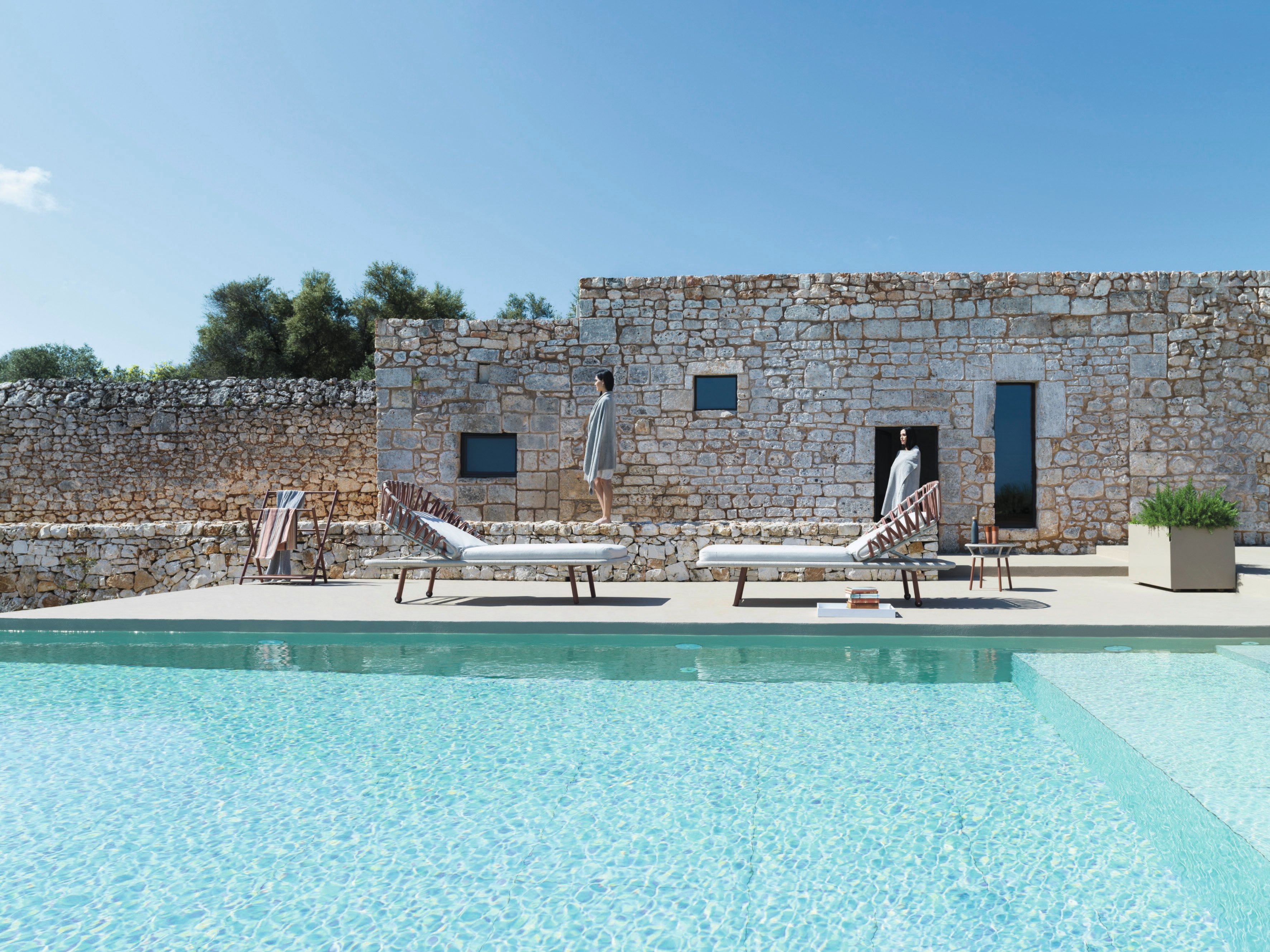 EMMA CROSS Sun lounger By Varaschin