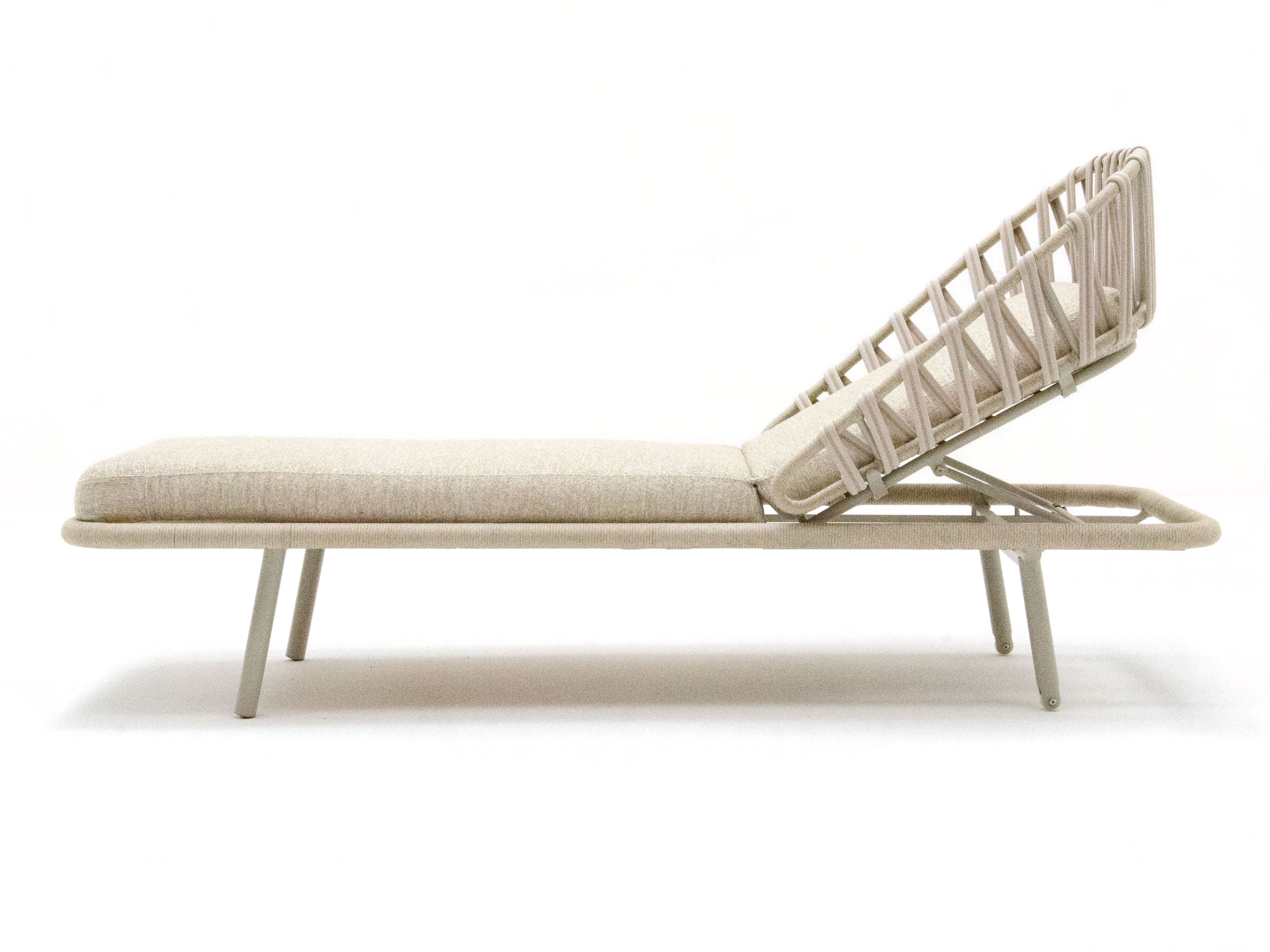 EMMA CROSS Sun lounger By Varaschin