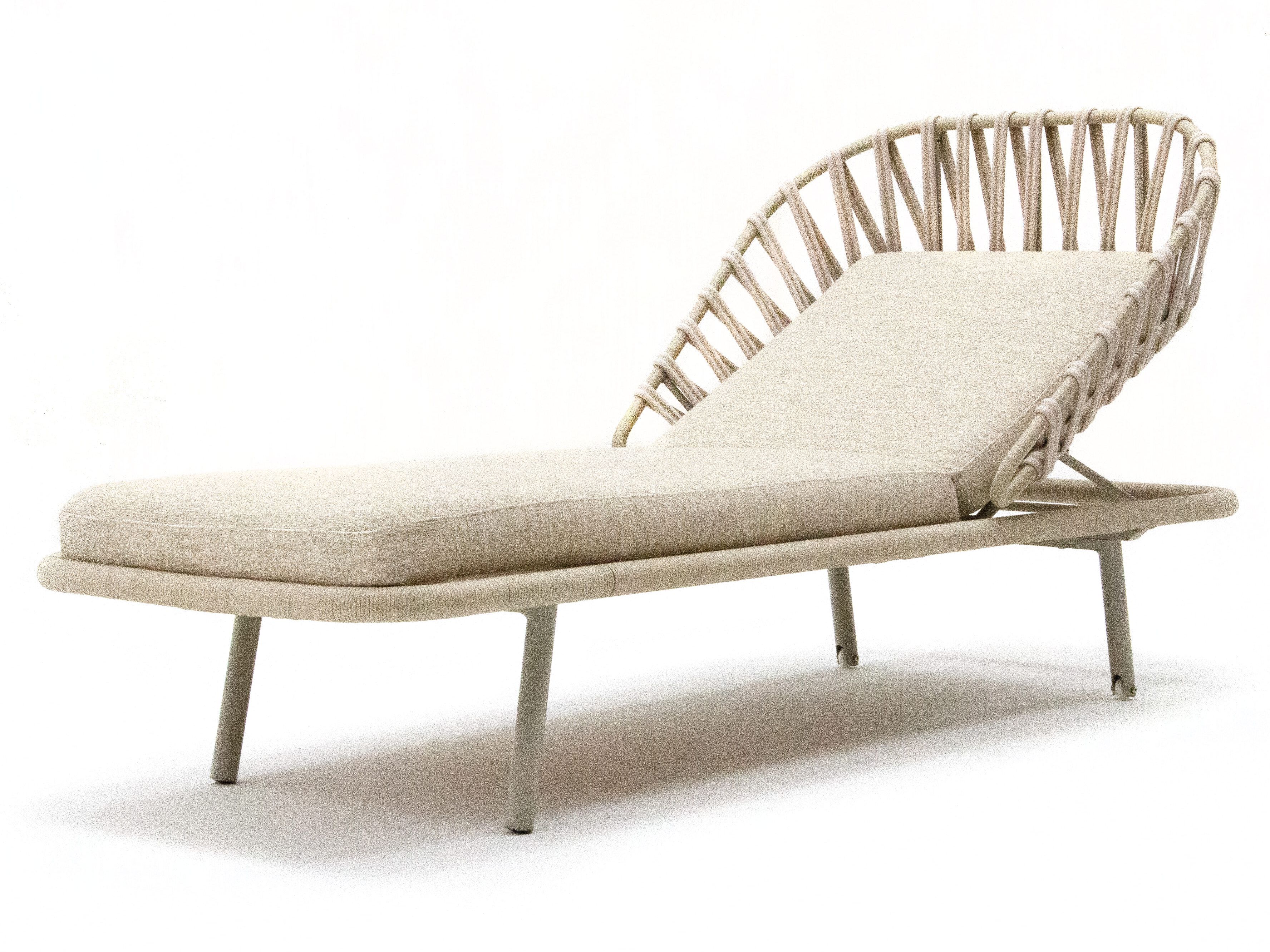 EMMA CROSS Sun lounger By Varaschin