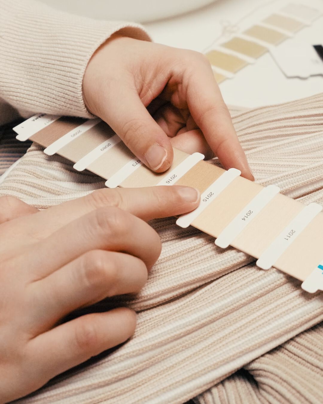 KNIT LED fabric floor lamp By Vibia | design Meike Harde