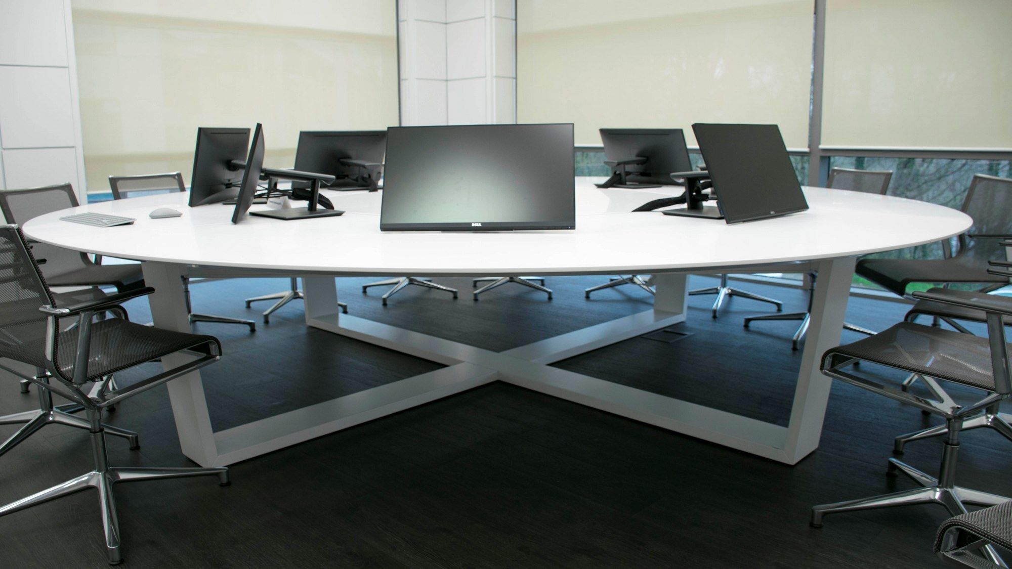 W | Round meeting table By BK Contract design Gabriel Teixidó