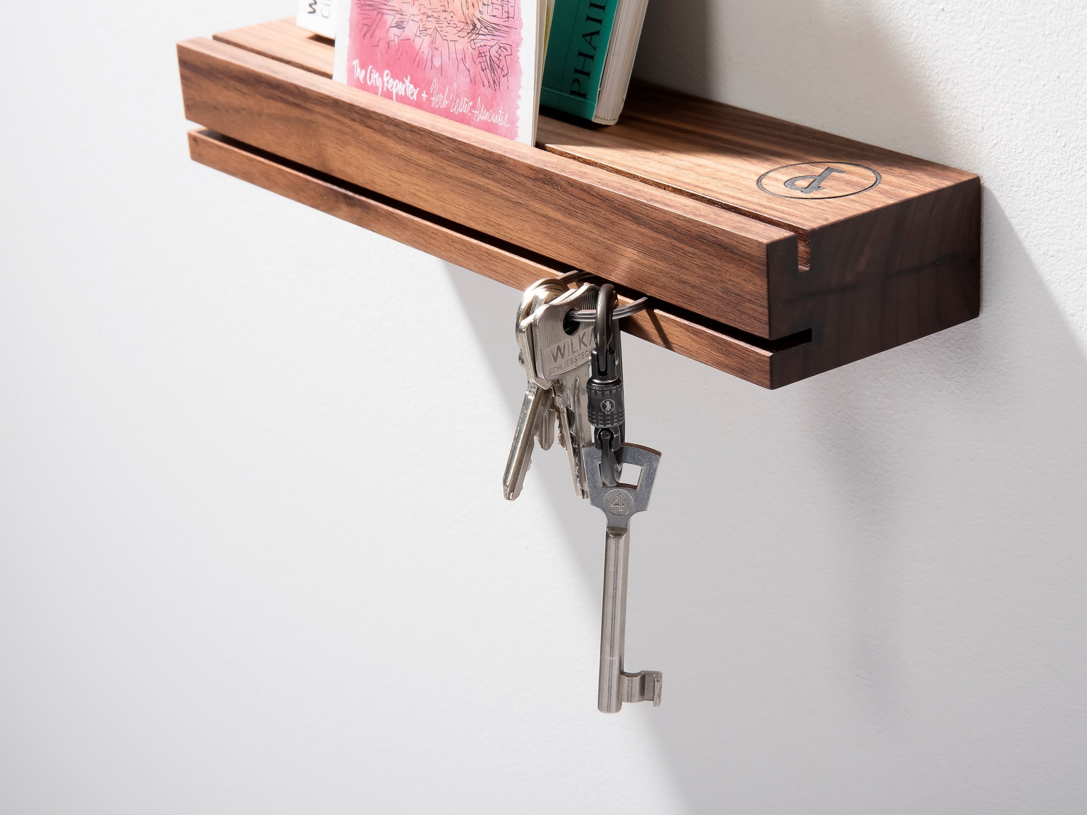 WALNUT KEY HOLDER #01 Wall shelf By weld & co