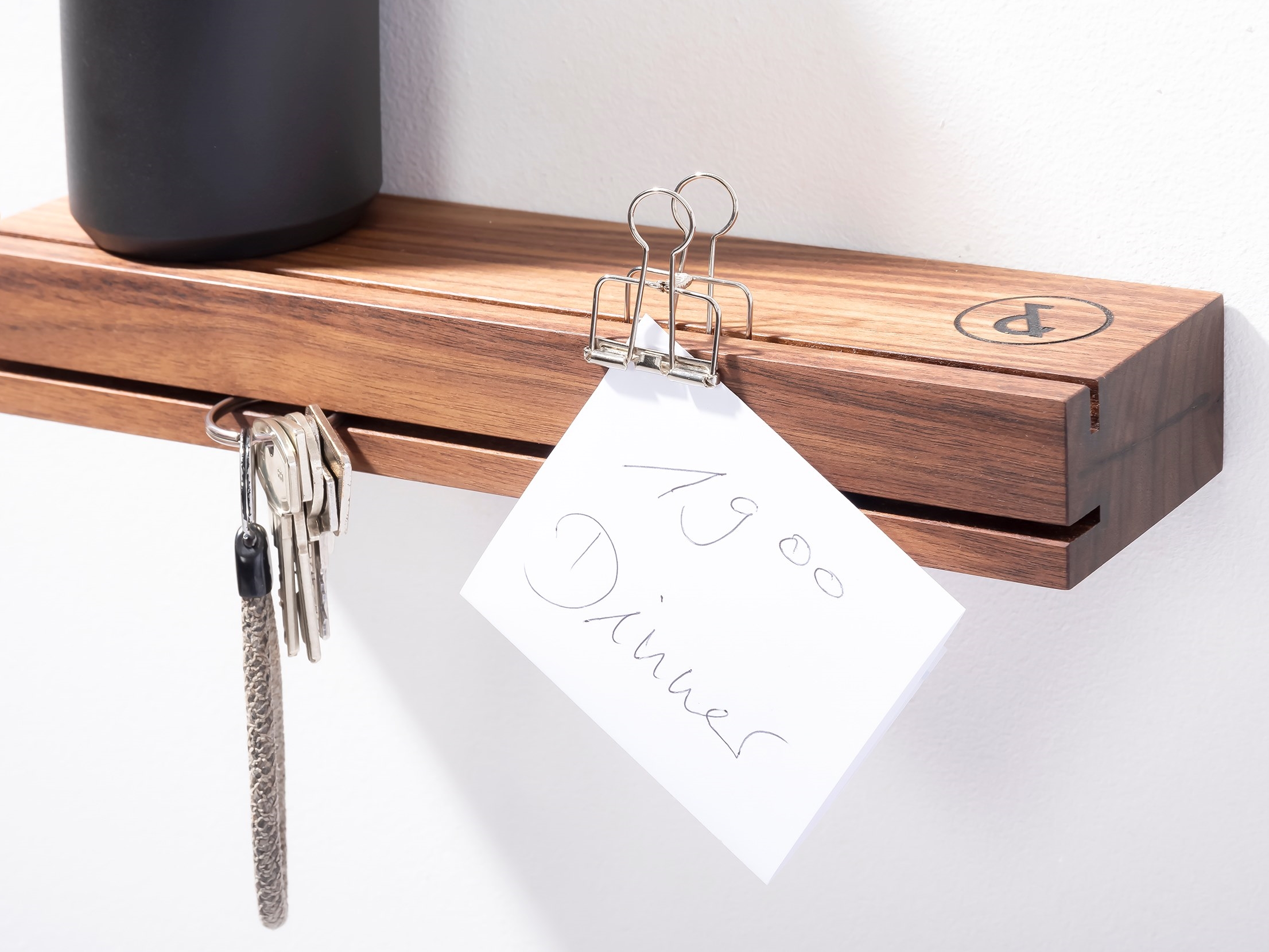 WALNUT KEY HOLDER #01 Wall shelf By weld & co