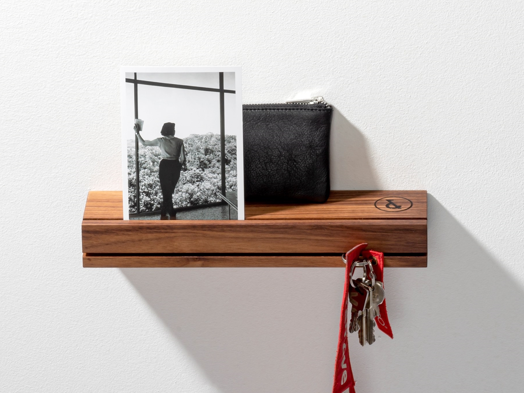 WALNUT KEY HOLDER #01 Wall shelf By weld & co