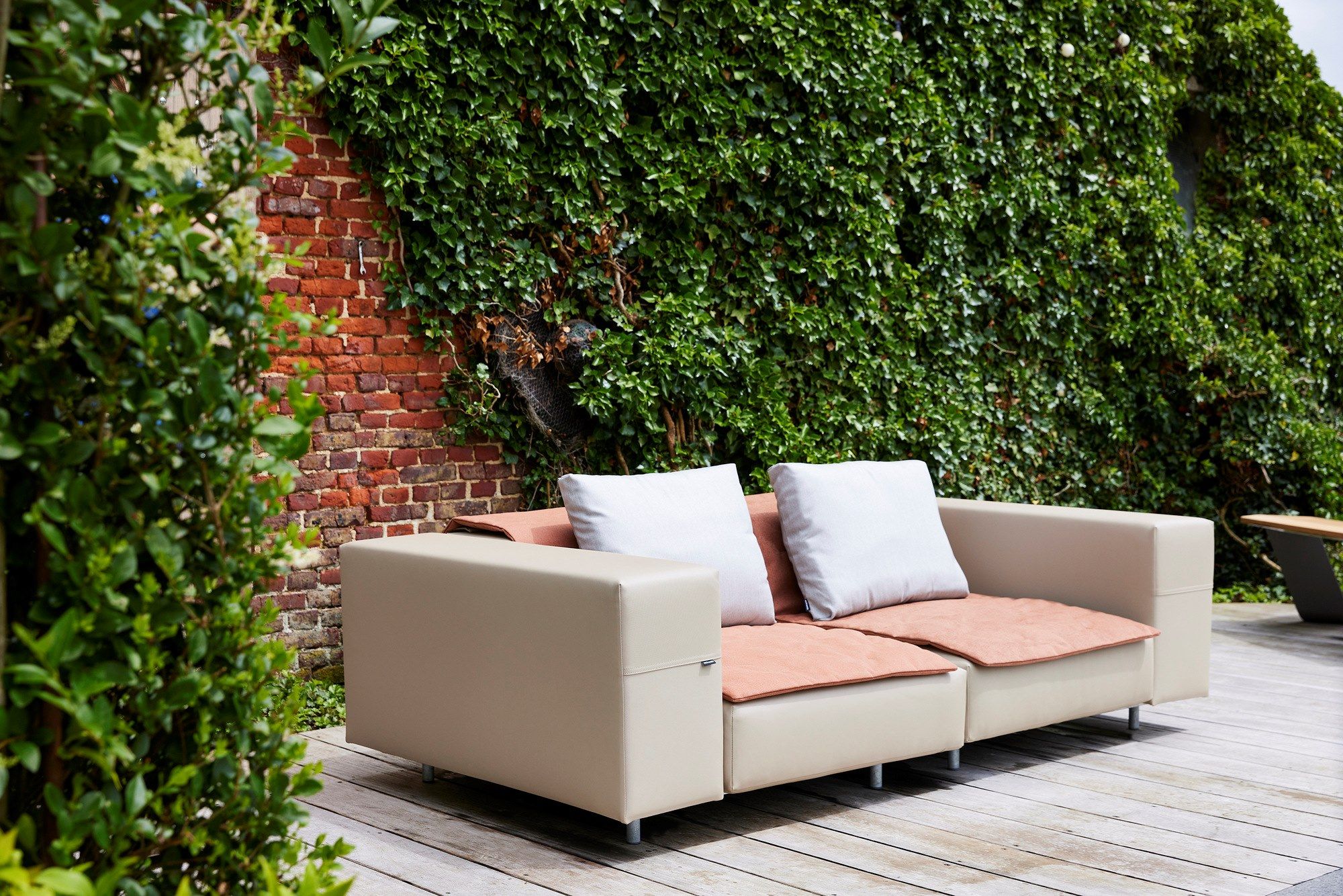 WALRUS CORNER SEAT Sectional fabric garden sofa By Extremis | design ...