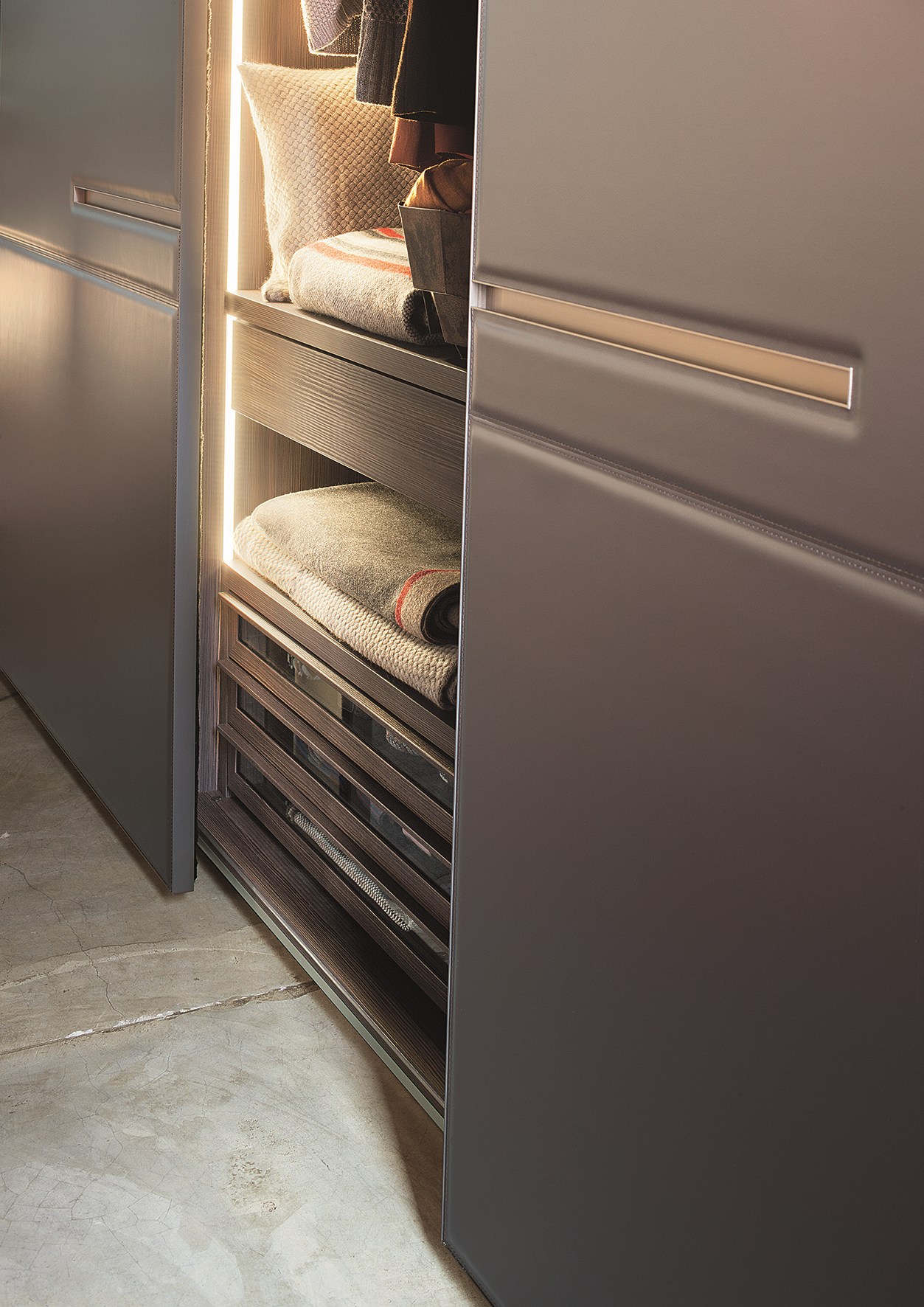 WARM | Wardrobe with sliding doors By Lema design David Lopez Quincoces