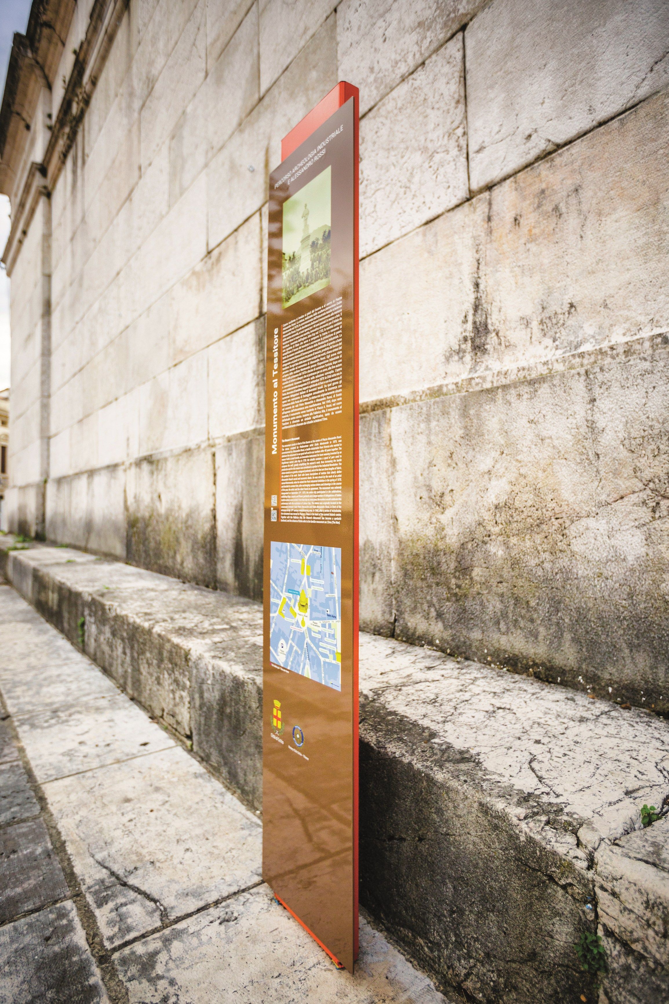 WAYFINDING Freestanding galvanized steel advertising totem By LAB23