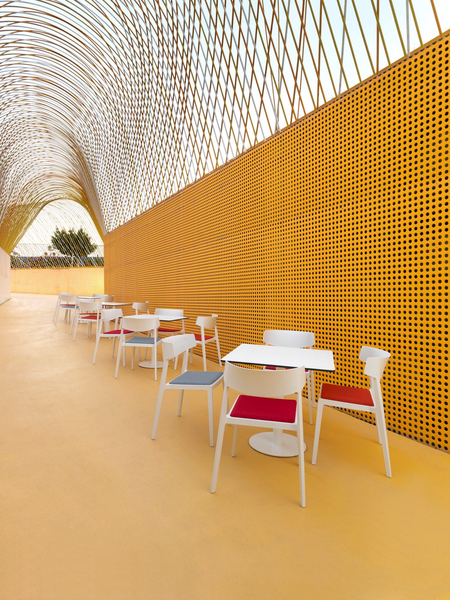 WING Stackable polypropylene chair By ACTIU | design Ramos&Bassols