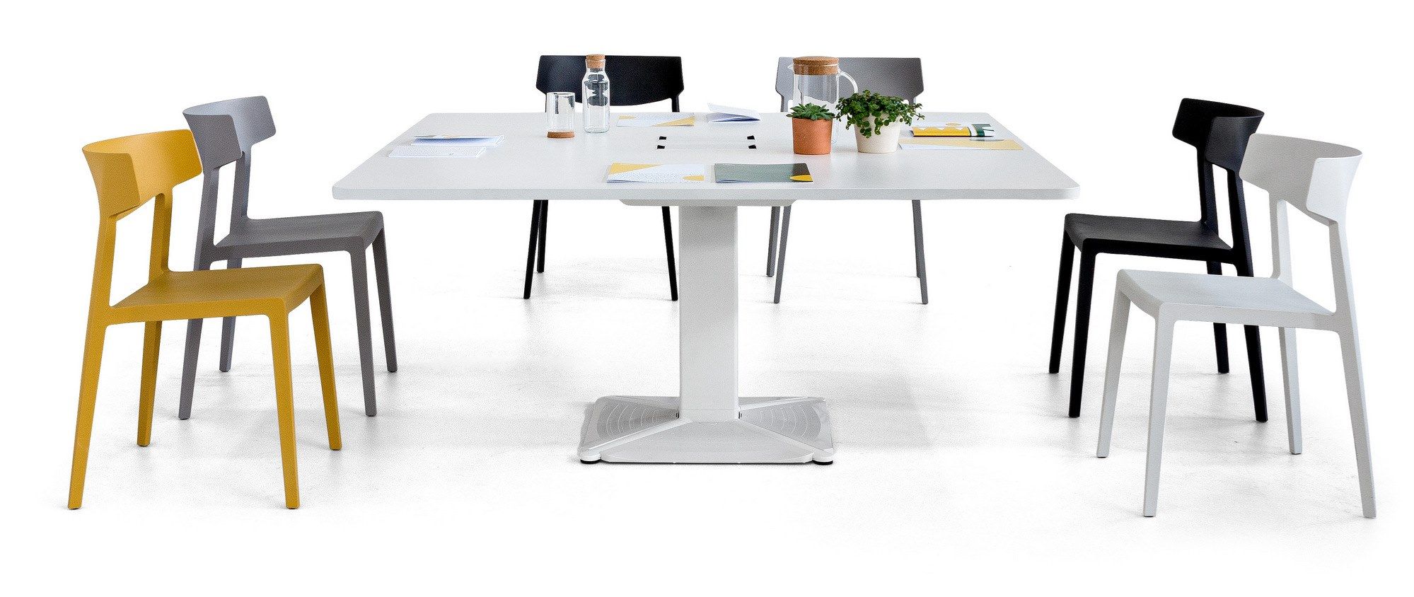 WING | Sedia impilabile By ACTIU design Ramos&Bassols