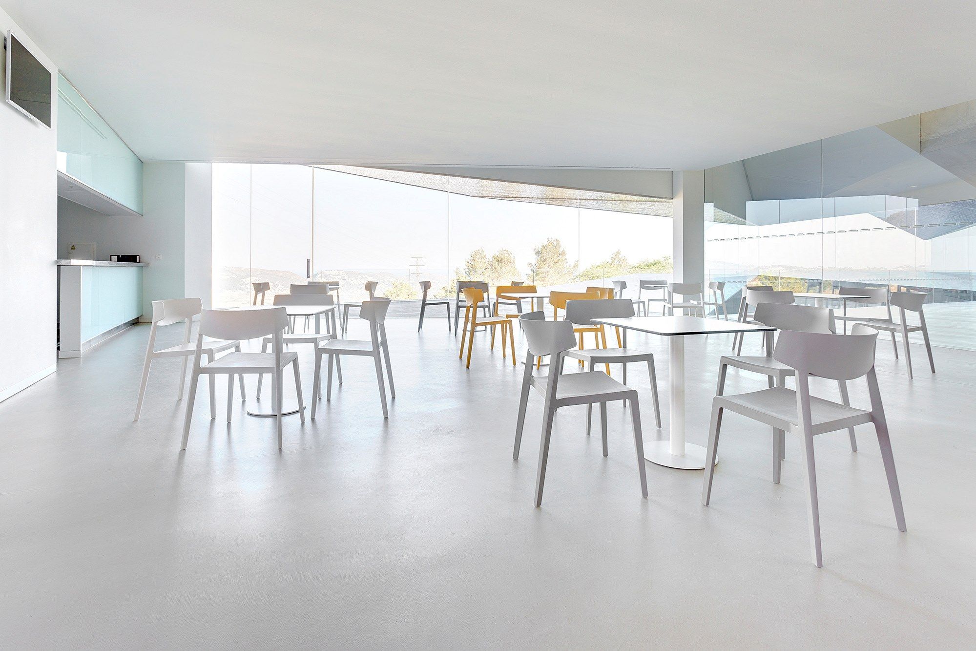 WING Stackable polypropylene chair By ACTIU | design Ramos&Bassols