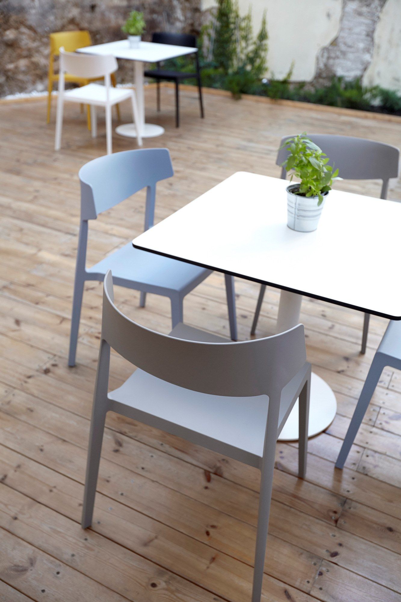 WING Stackable polypropylene chair By ACTIU | design Ramos&Bassols