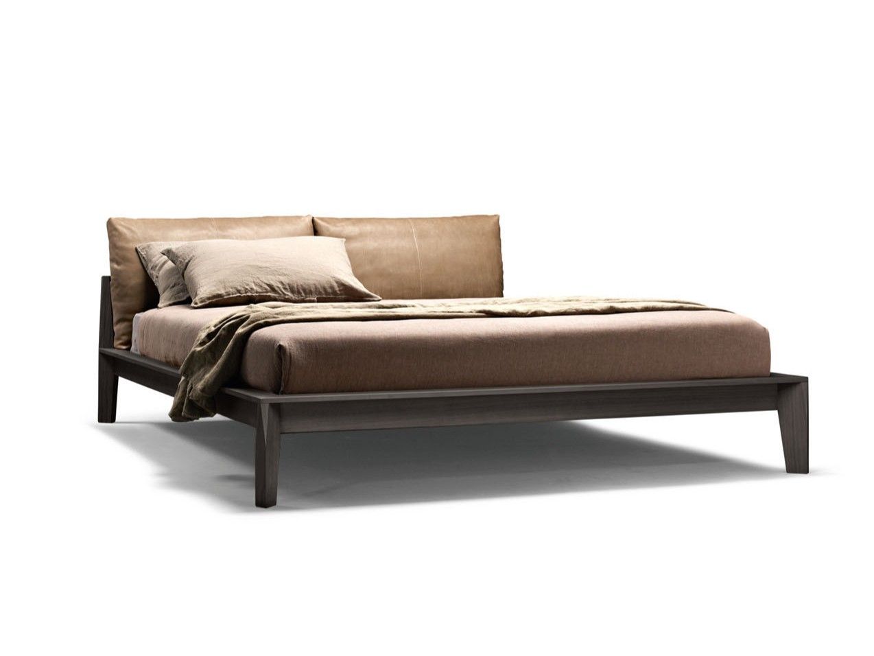 WISH | Leather bed By Molteni & C. design Rodolfo Dordoni