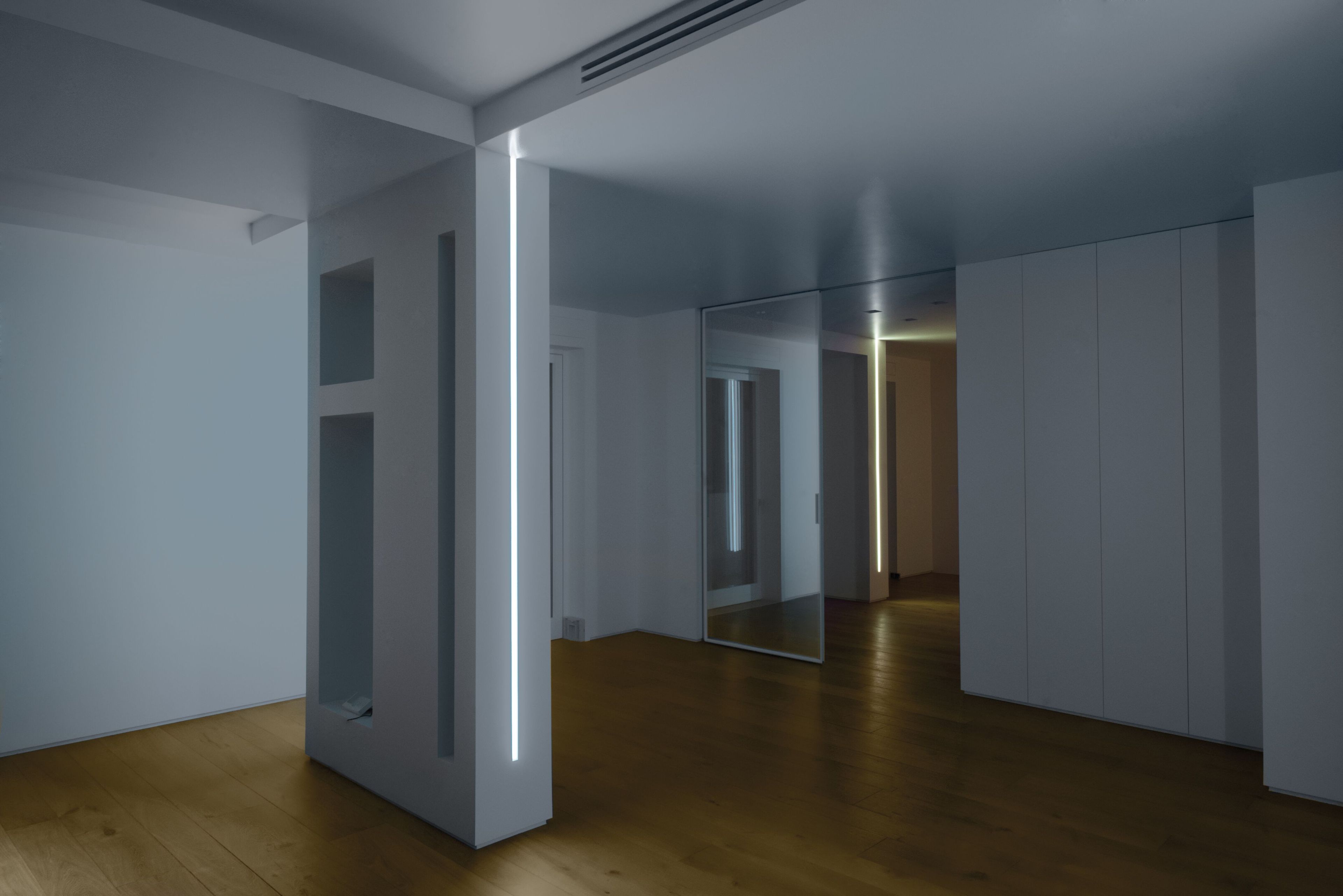 BLADE DYNAMIC WHITE Linear lighting profile By WayPoint