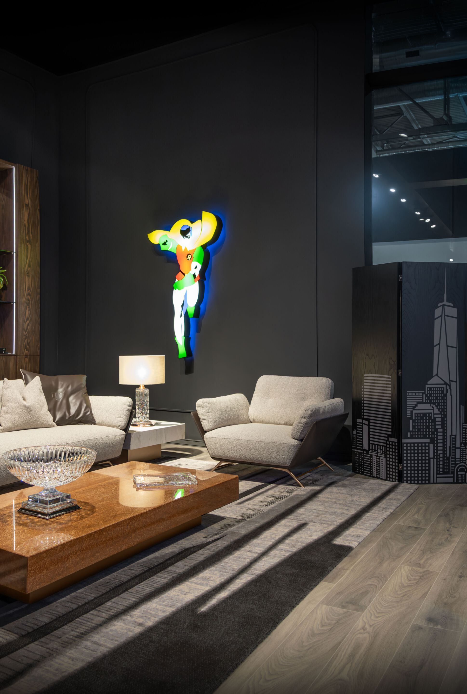 WE-001 Sillón de tela con brazos By Wayne Enterprises Home Collection