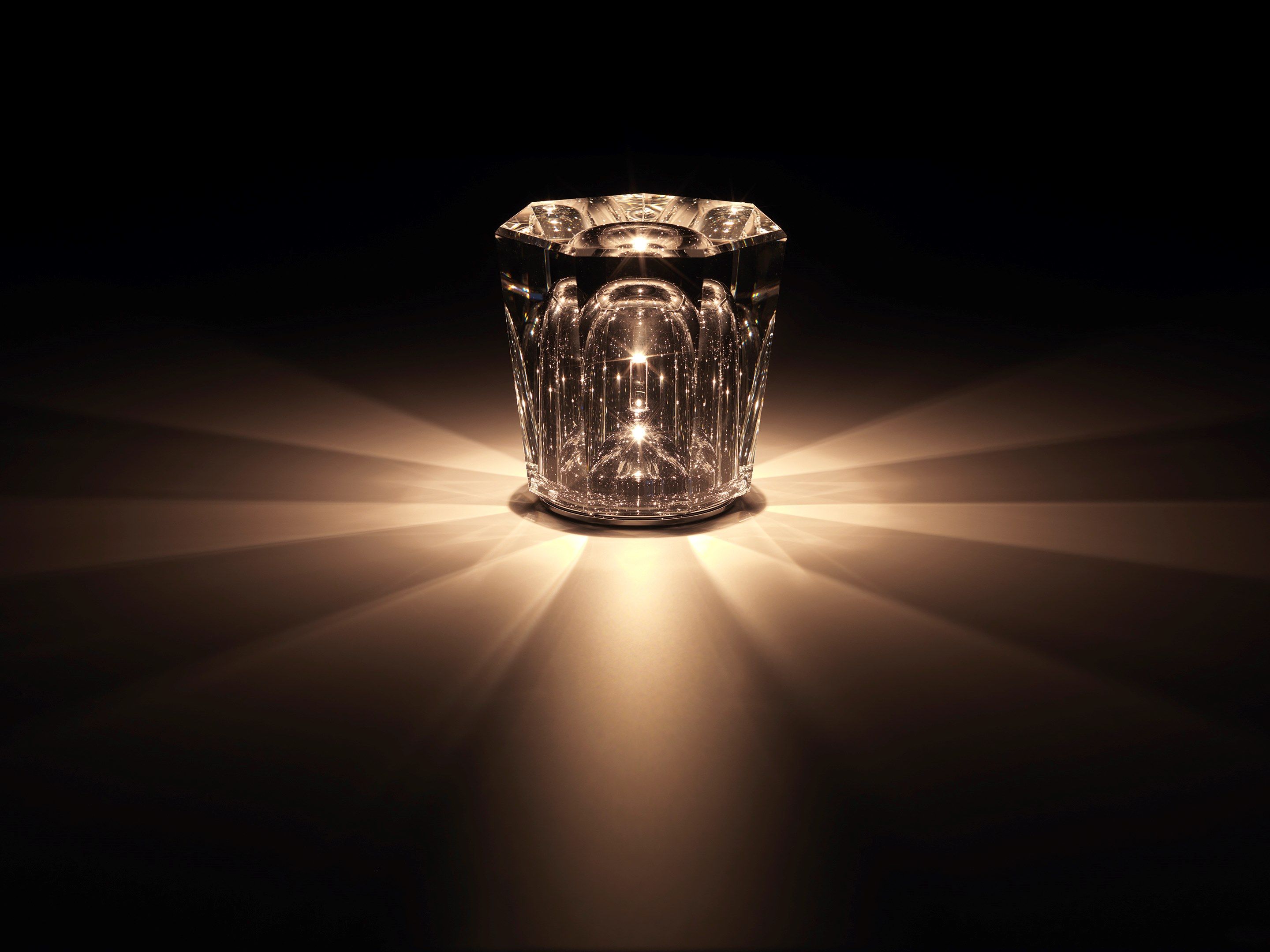 XTAL Table lamp By Ambientec