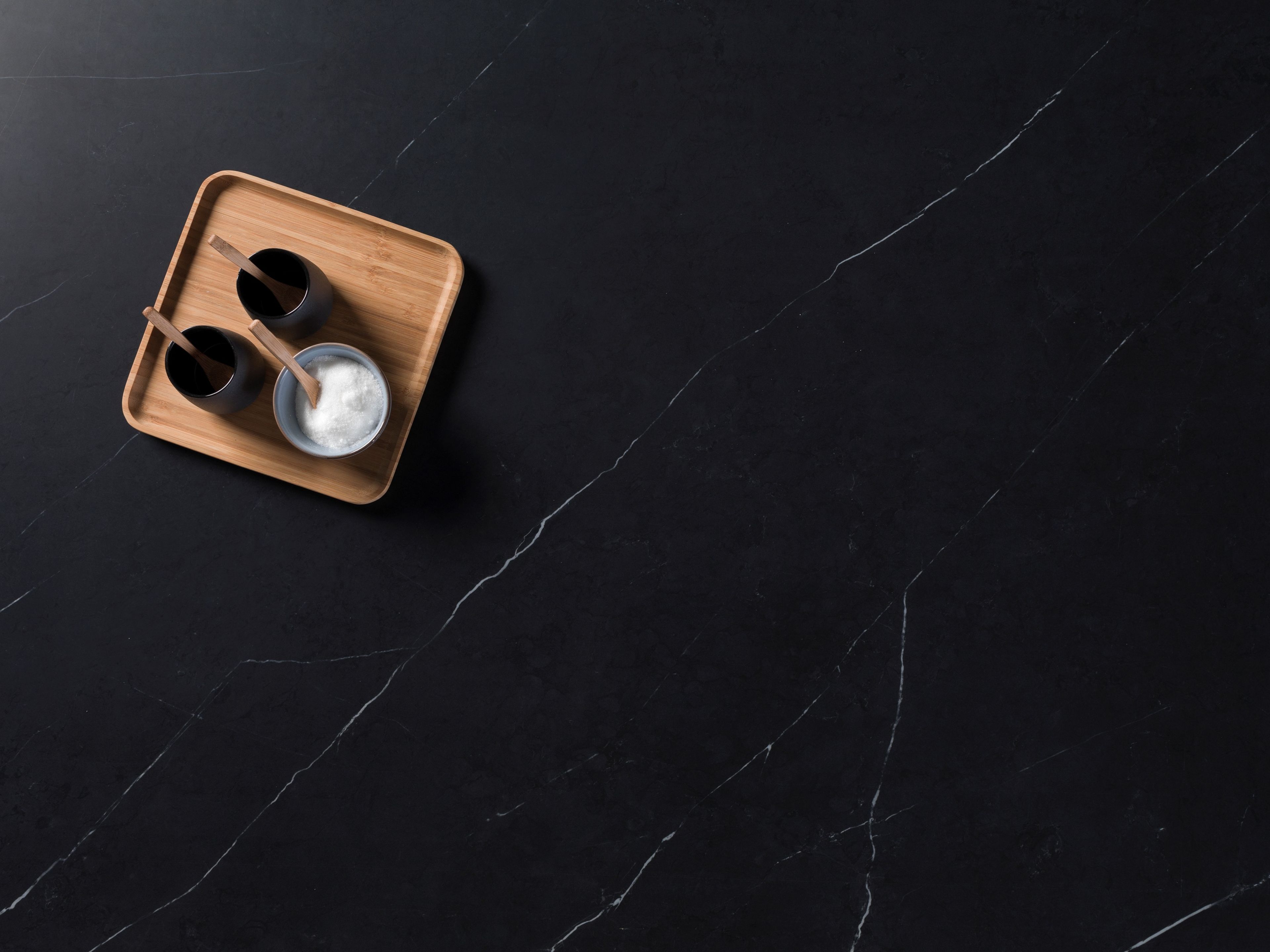 XTONE - LIEM BLACK Revestimiento de pared/suelo imitación mármol By Porcelanosa