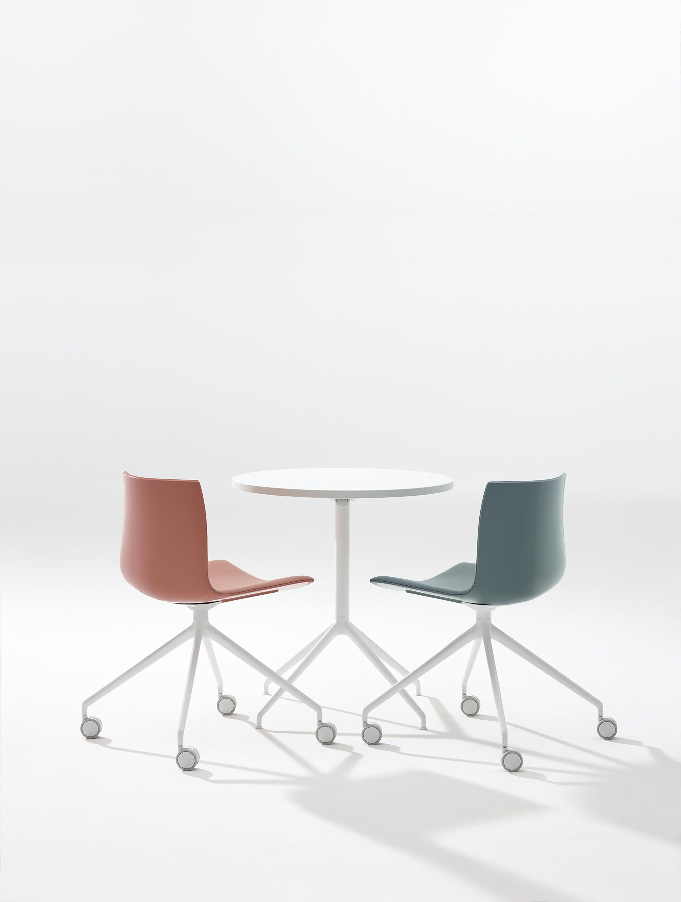 Table pliante ronde YOP By arper design Lievore Altherr Molina