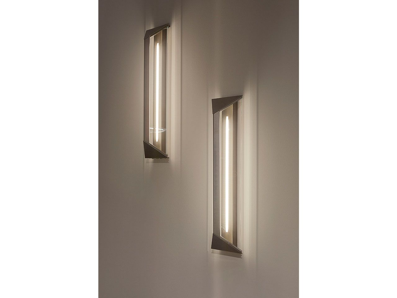 ZERO Metal wall light By Turri | design Andrea Bonini