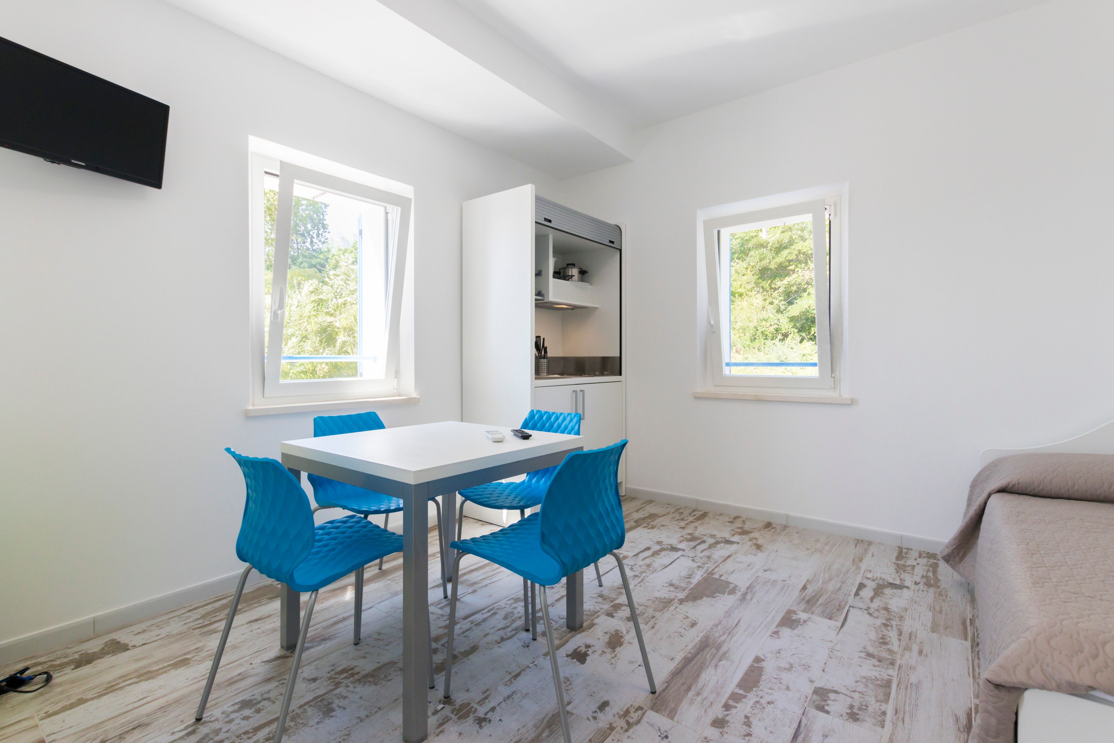 ZEUS K102 Hideaway mini kitchen By Mobilspazio