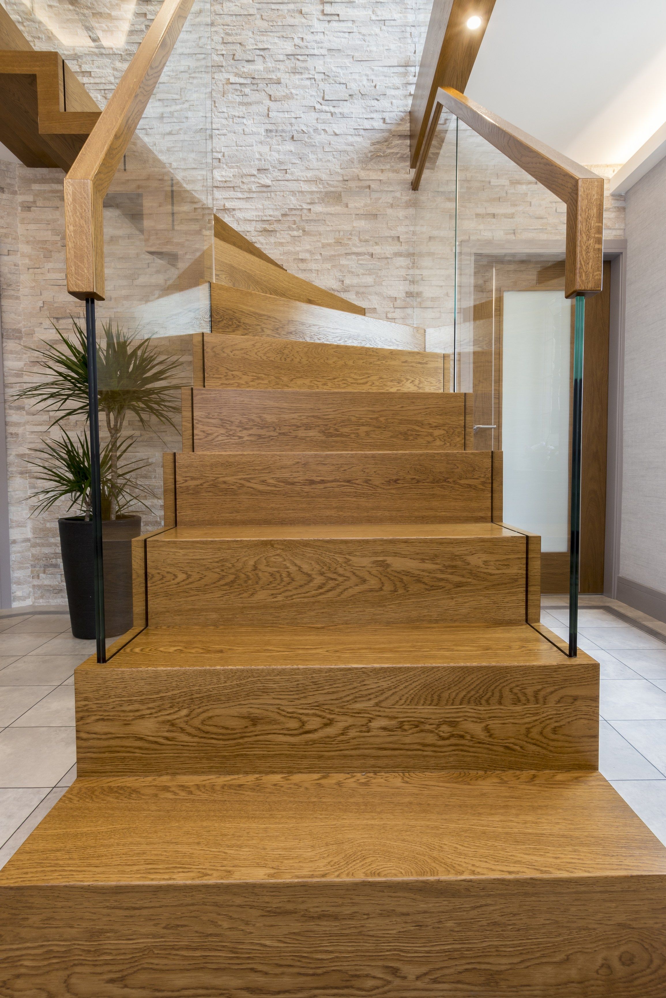 Wooden Open staircase ZIG-ZAG ROYAL Zig-Zag Collection By Siller Treppen