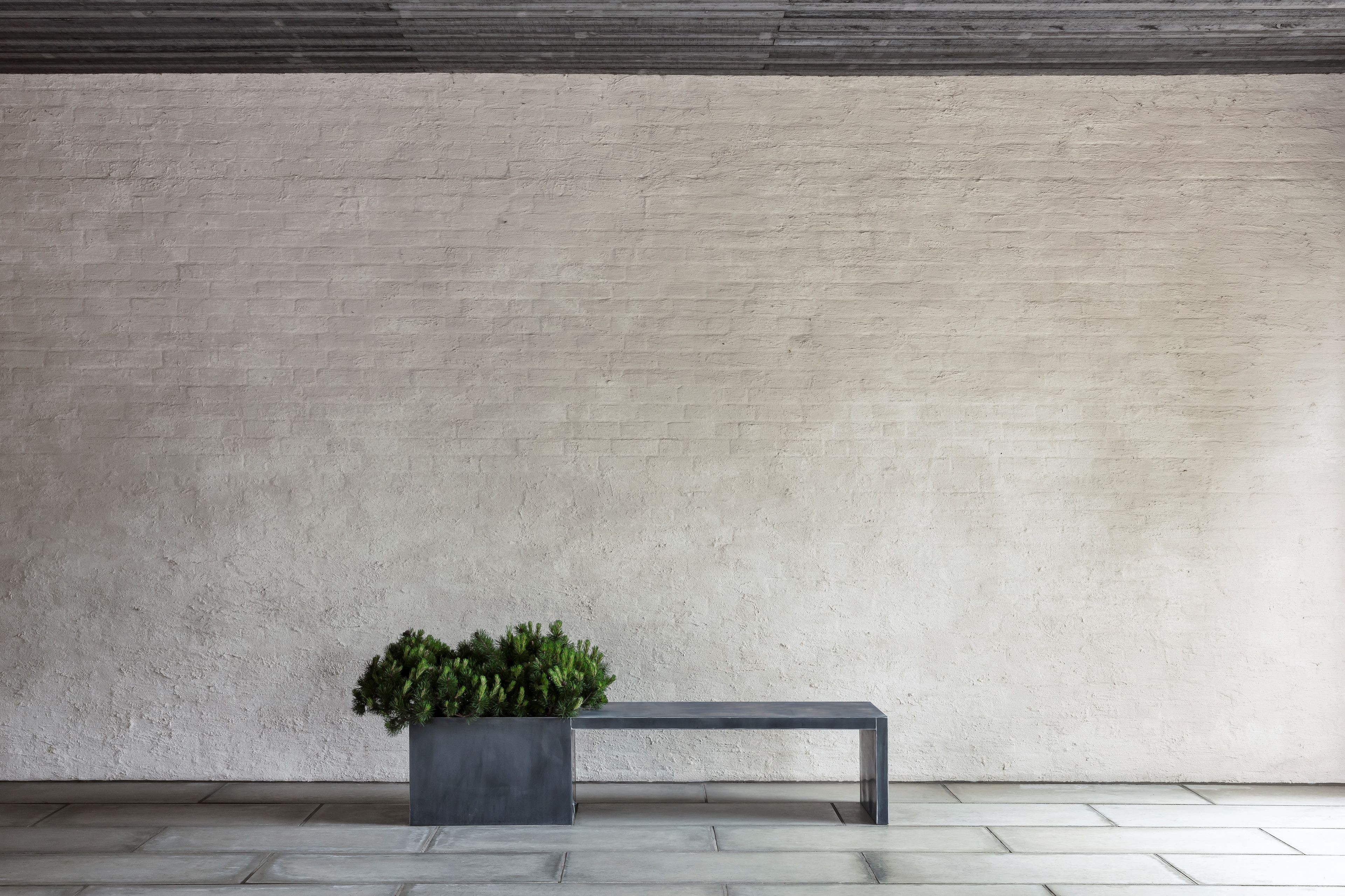 Zinc garden bench with integrated planter ZINC IN OUT By DOMANI design ...