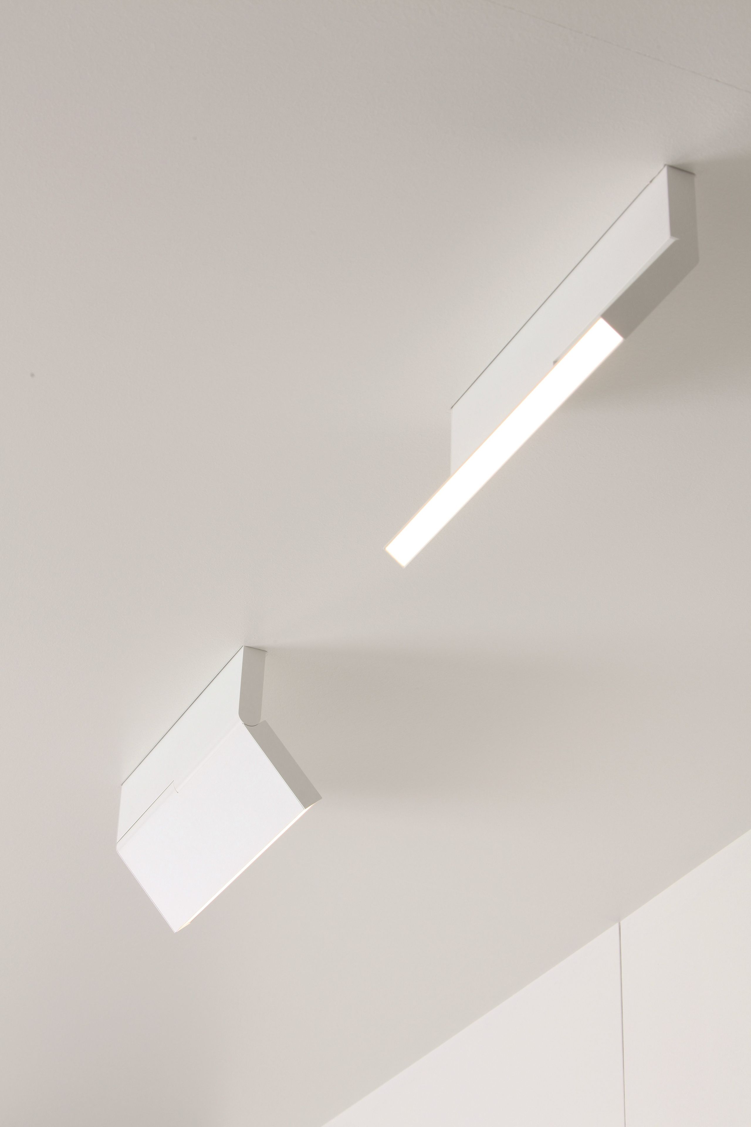 °ONLINE Anodized aluminium track-Light By Eden Design | design Bart Lens