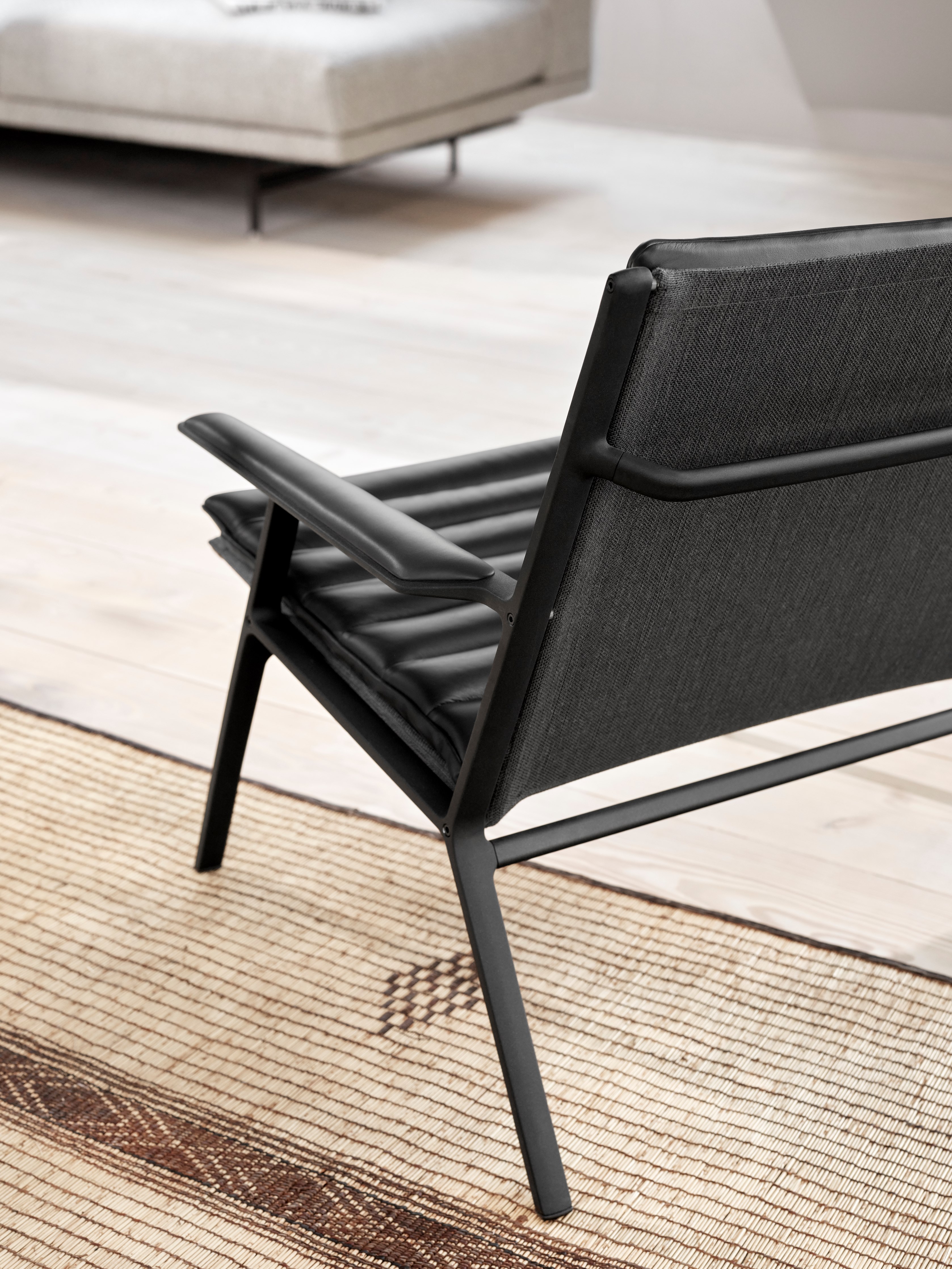 VIPP456 Leather easy chair with armrests By Vipp