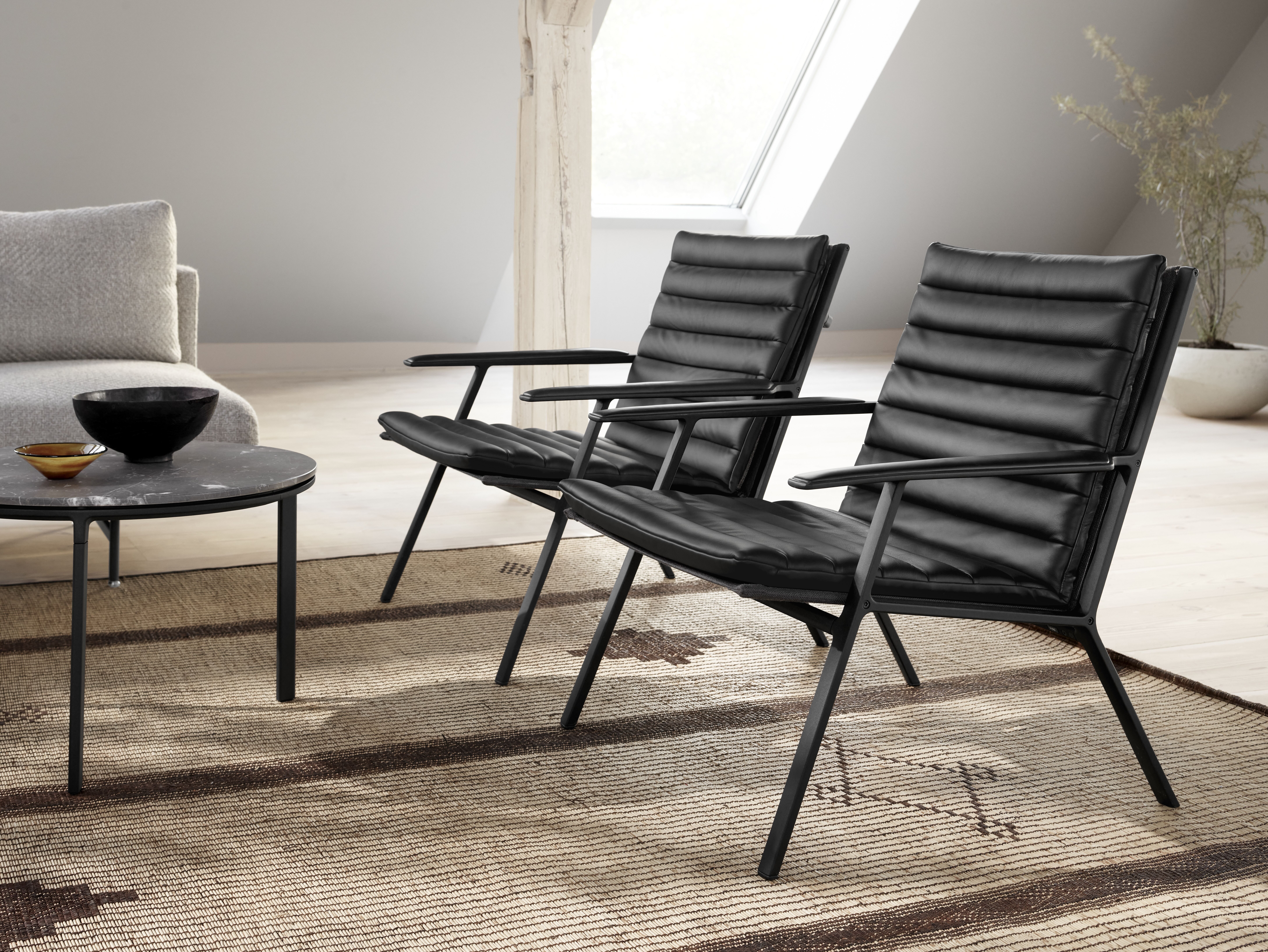 VIPP456 Leather easy chair with armrests By Vipp