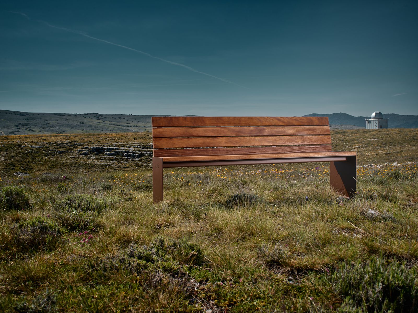 ABSOLUT Steel and wood bench with back By CYRIA | design Villes et Paysages
